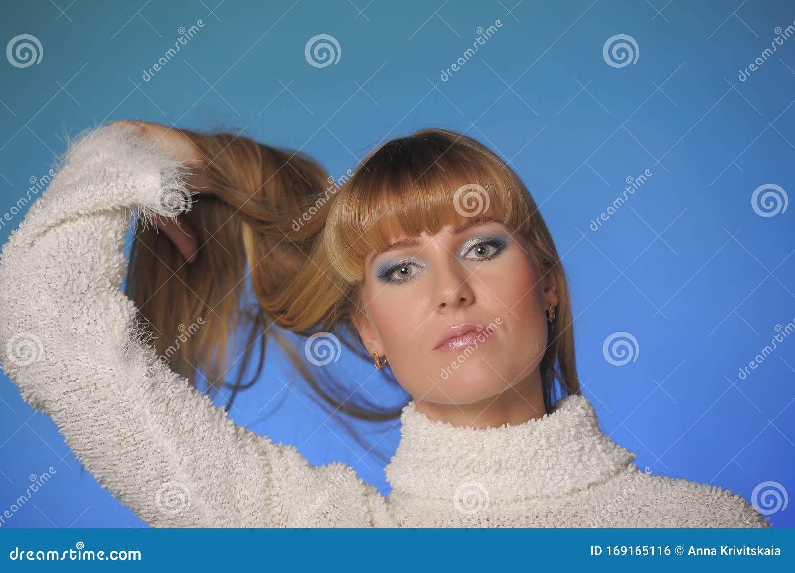 Belle Jolie Fille Mignonne De Femme Avec De Beaux Cheveux Longs Photo