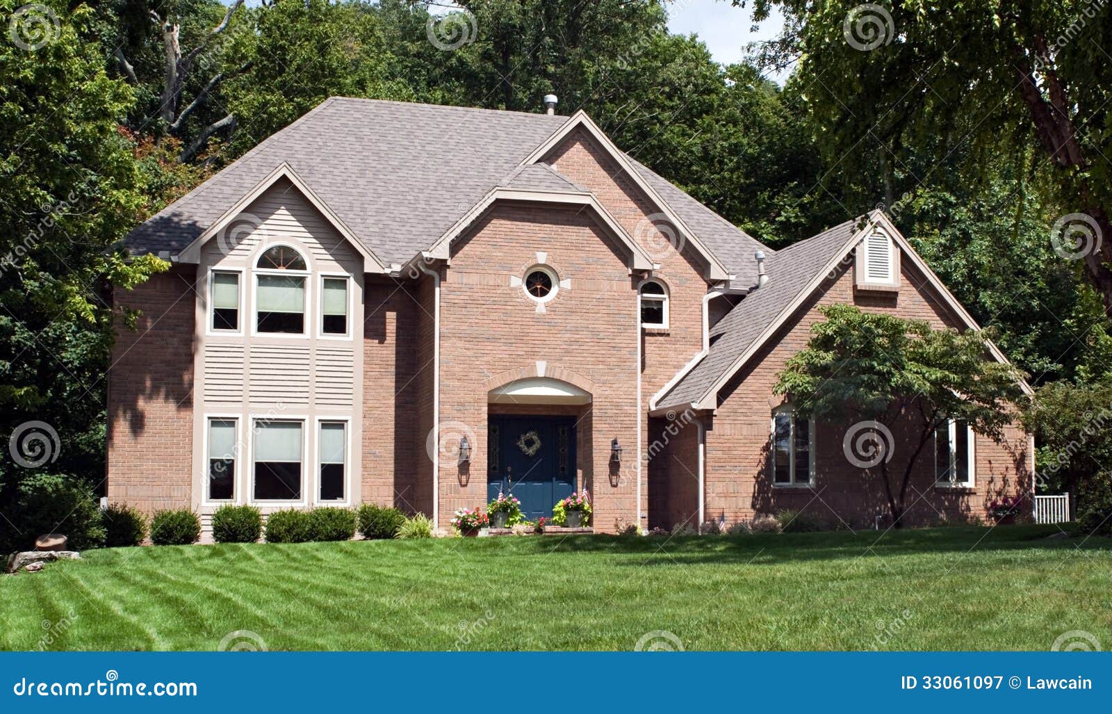 Belle Maison De Brique Rouge Image stock - Image du culture, luxueux ...