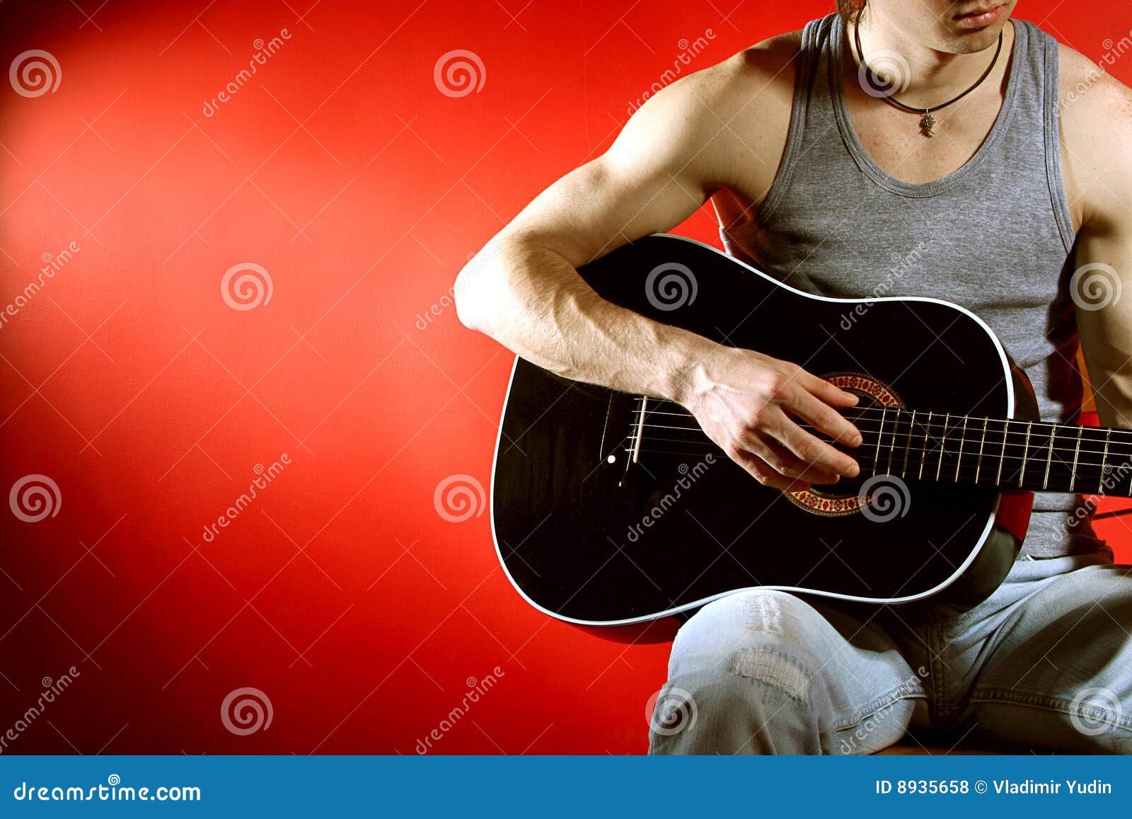 Belle musique rouge photo stock. Image du électrique, remarques - 8935658