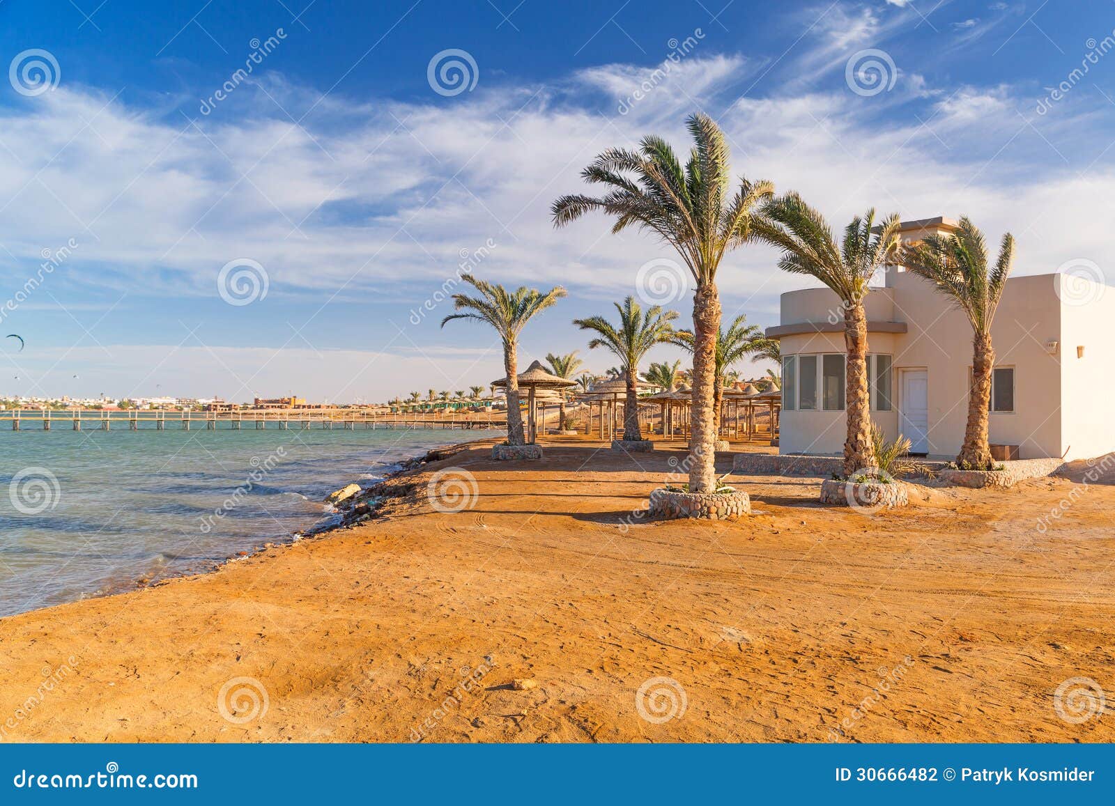 Belle Plage De La Mer Rouge Photo stock - Image du littoral, plusieurs ...