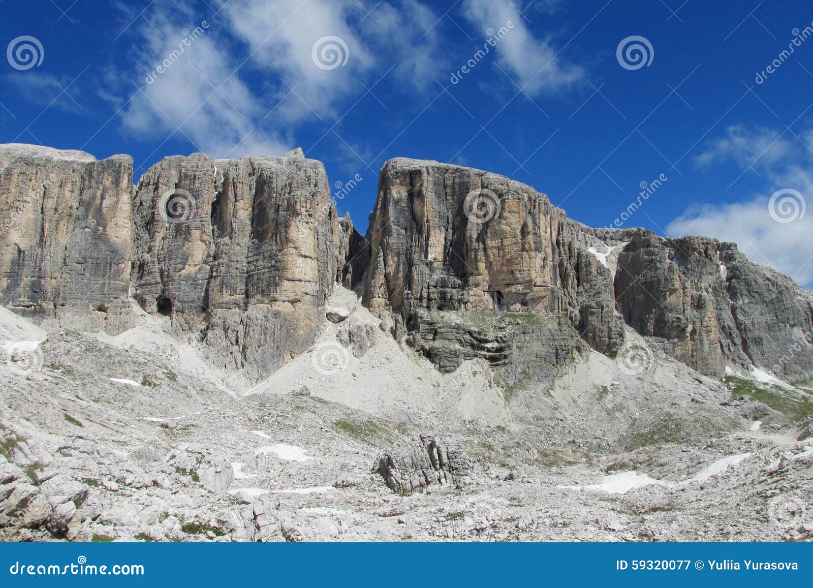 Belle rocce delle dolomia immagine stock. Immagine di alto - 59320077