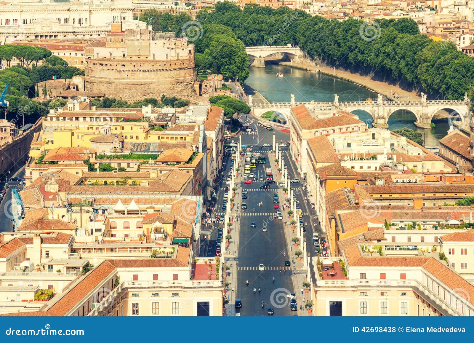 Belle Vecchie Finestre a Roma (Italia) Fotografia Stock - Immagine di ...