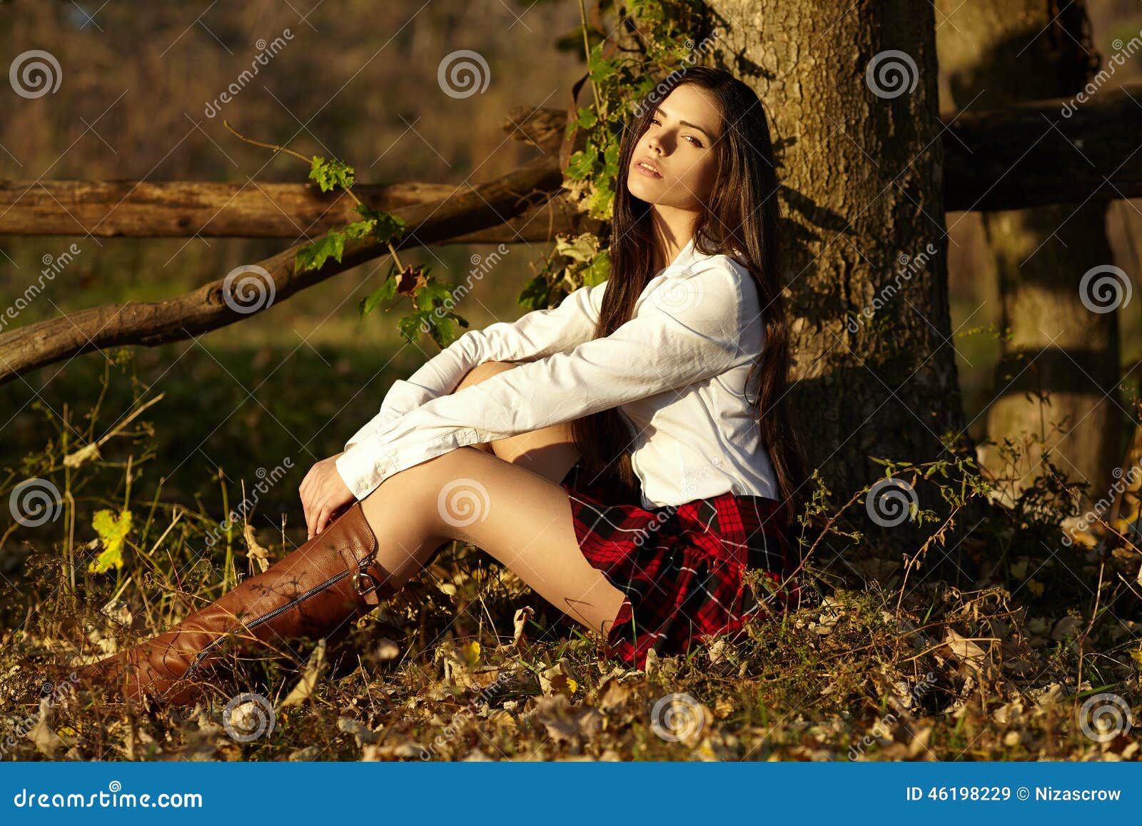 Belle Verticale De Jeune Femme Image stock - Image du mode, course ...