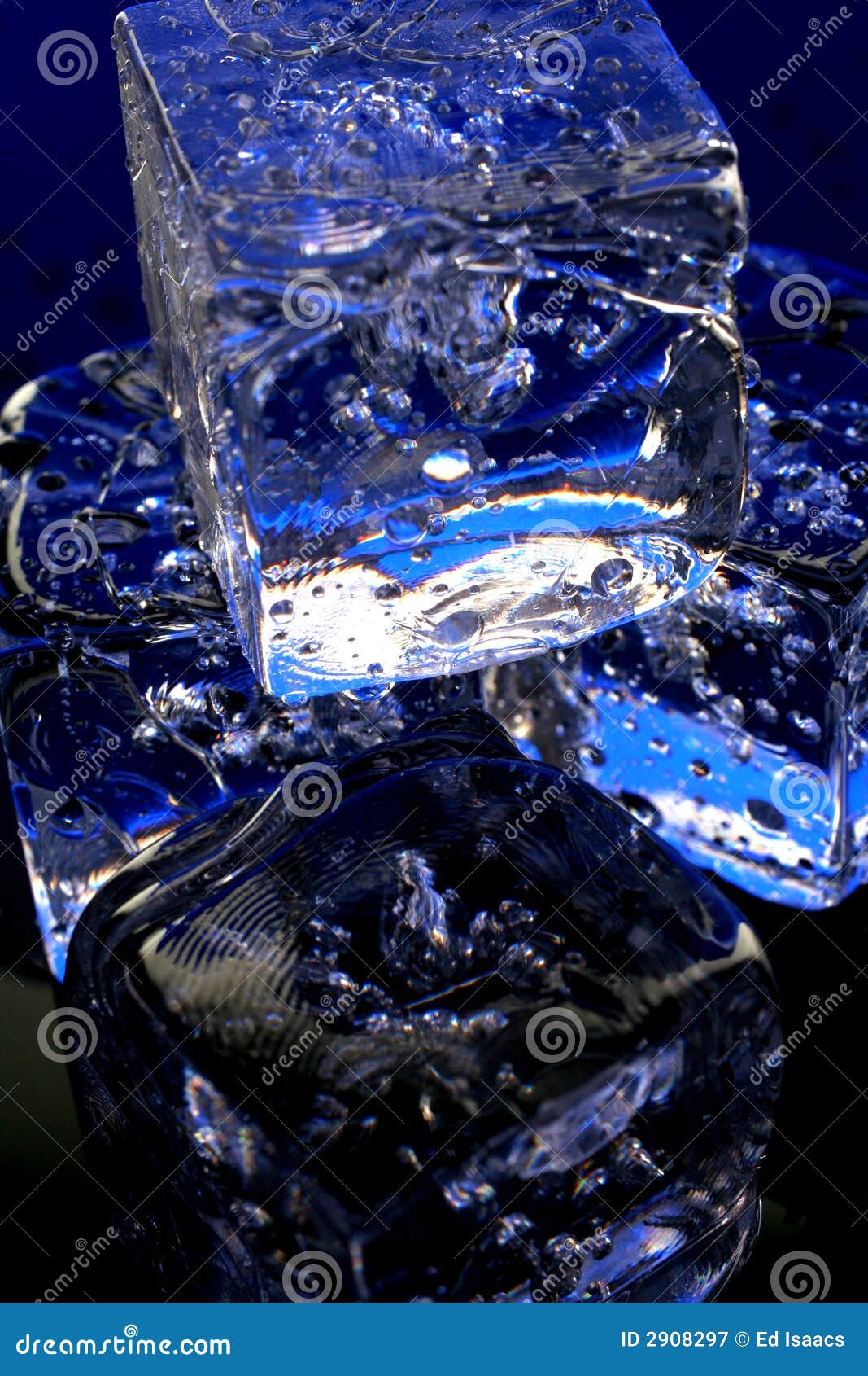 Bellen Op De Achtergrond Van Het Ijs Stock Afbeelding - Image of ...