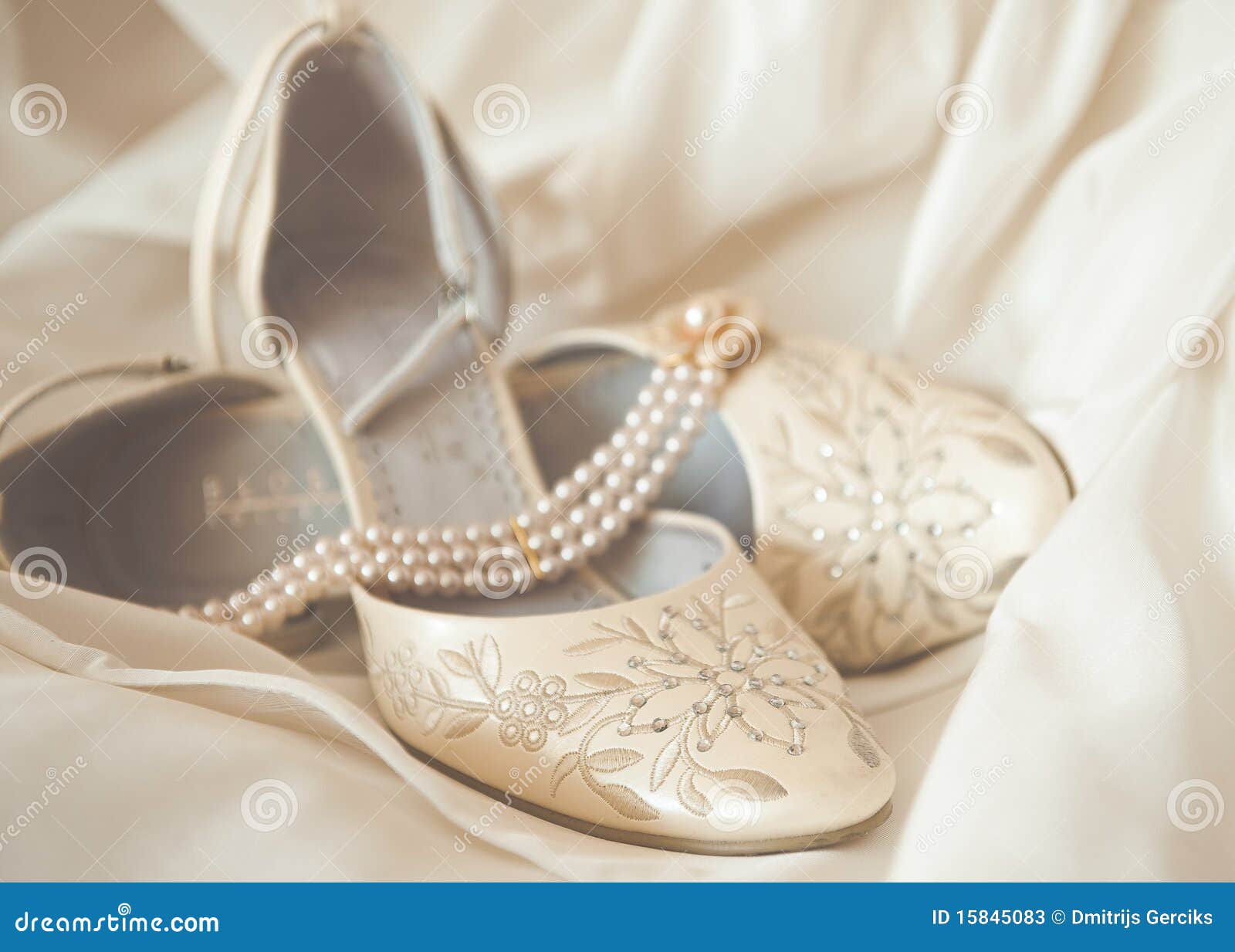 Belles Chaussures Blanches De Luxe De Mariage Image stock - Image du ...