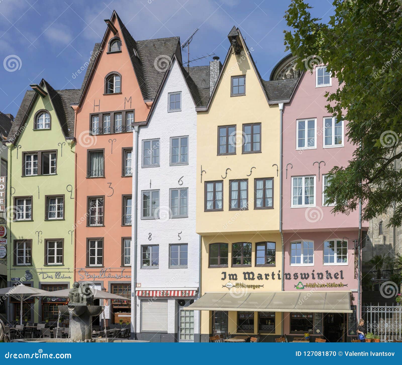 Belles Et Originales Maisons Au Centre De Cologne Image éditorial ...