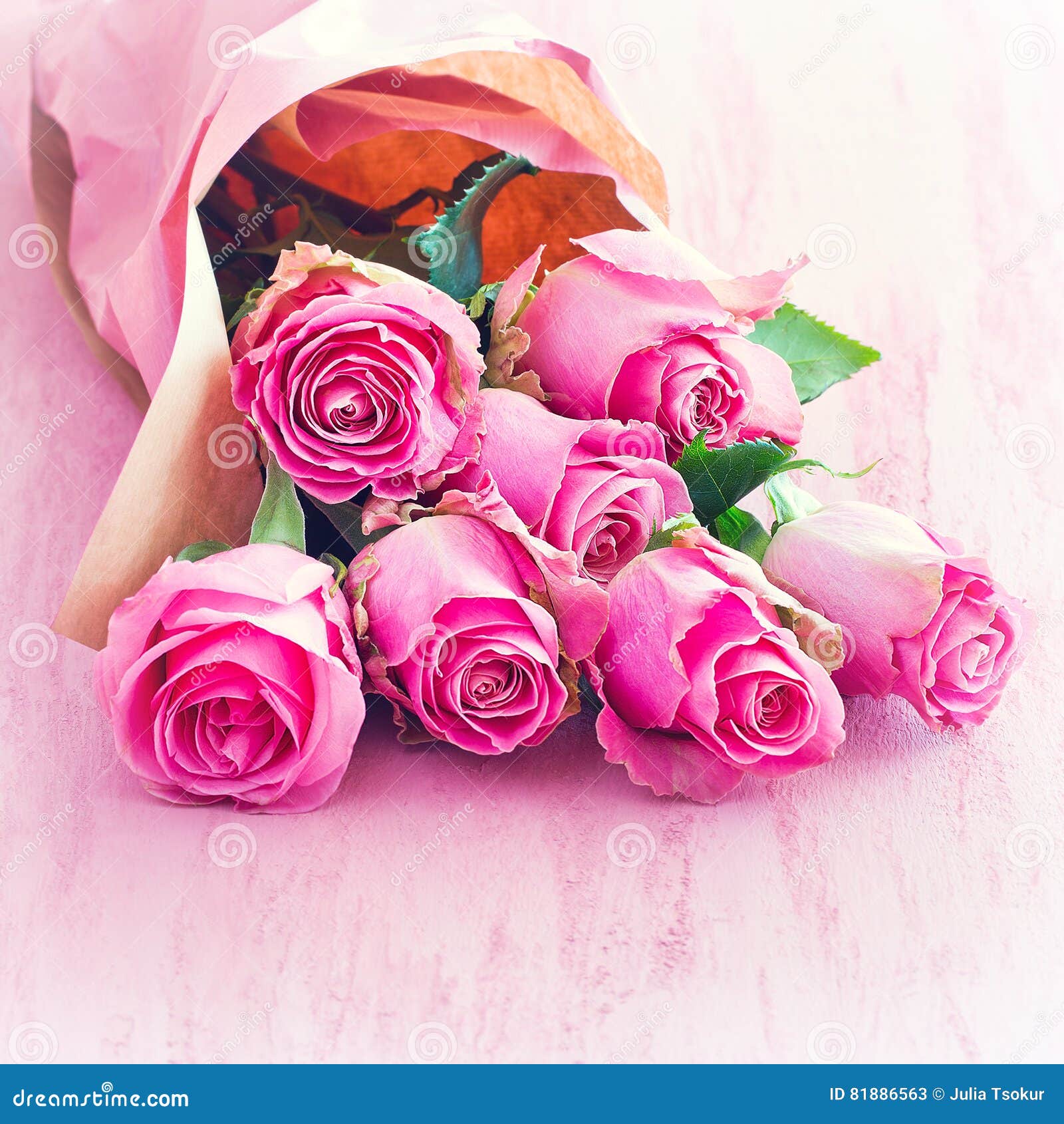 Belles Fleurs Roses De Roses Image stock - Image du festif, vacances ...