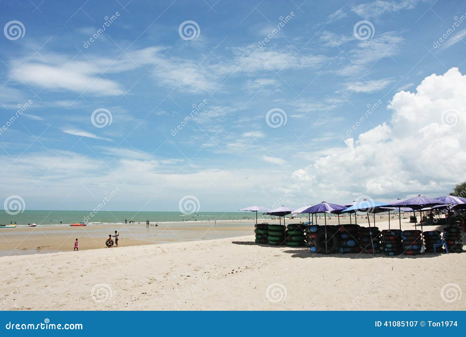 Belles Plages Et Mer Claire Image stock - Image du ceci, copain: 41085107