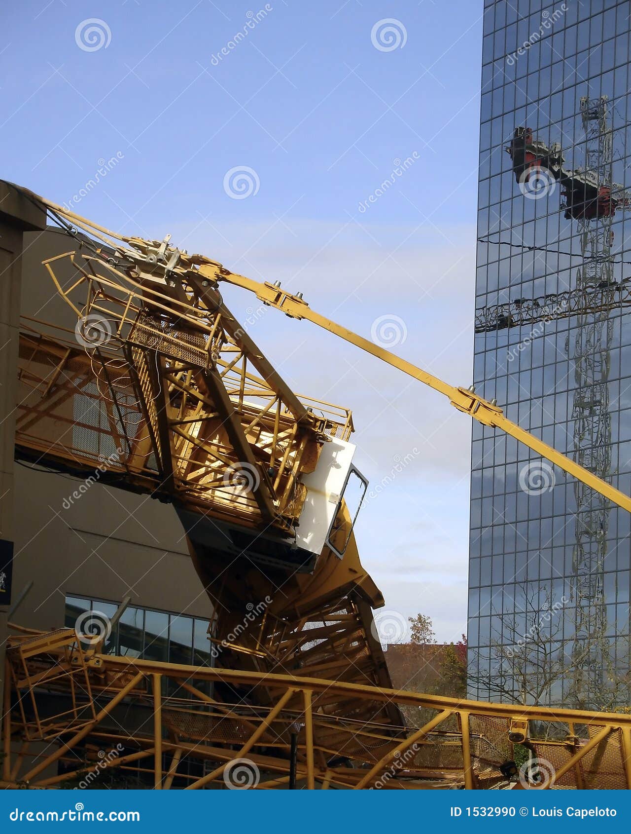 Bellevue Kran-Unfall redaktionelles bild. Bild von angemessen - 1532990