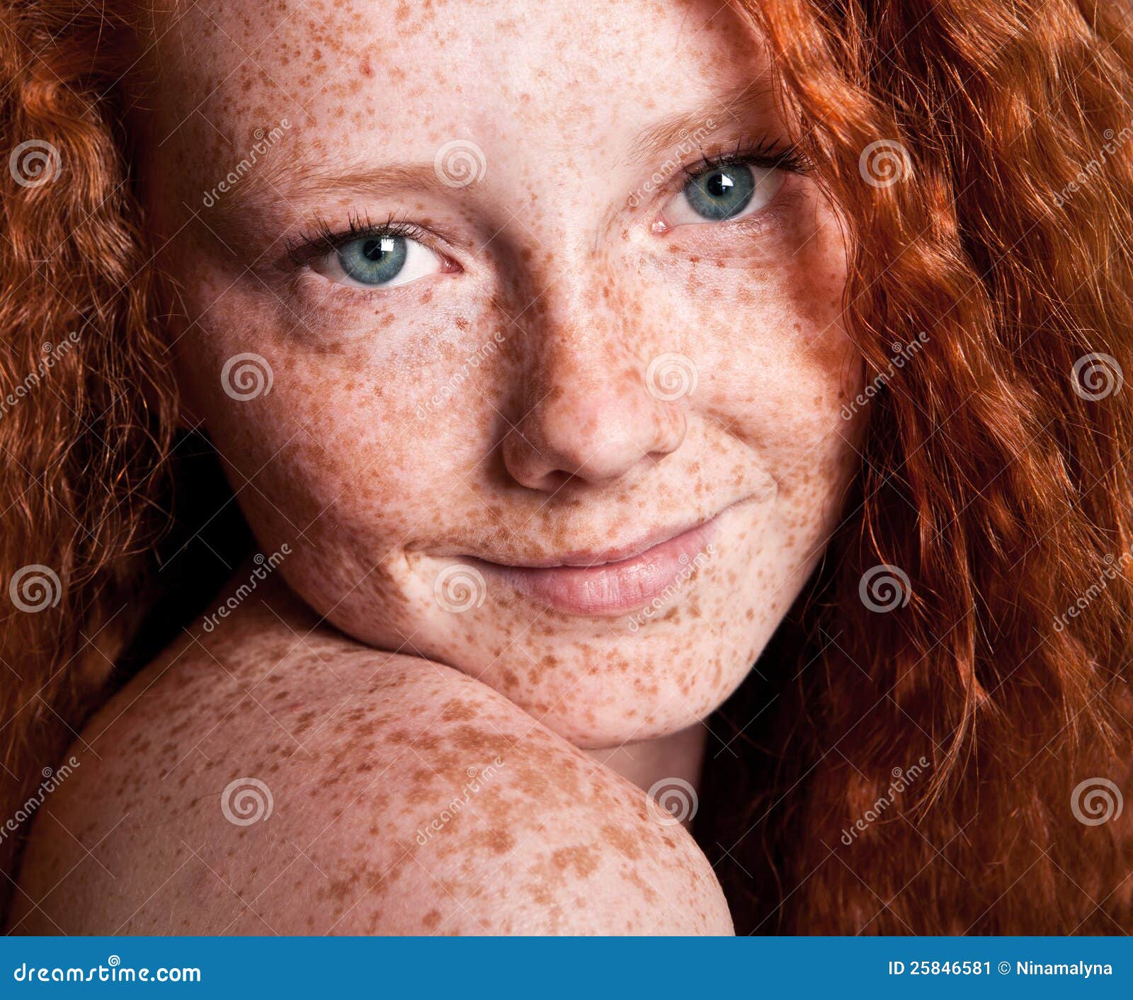 Belleza pecosa imagen de archivo. Imagen de pista, feliz - 25846581