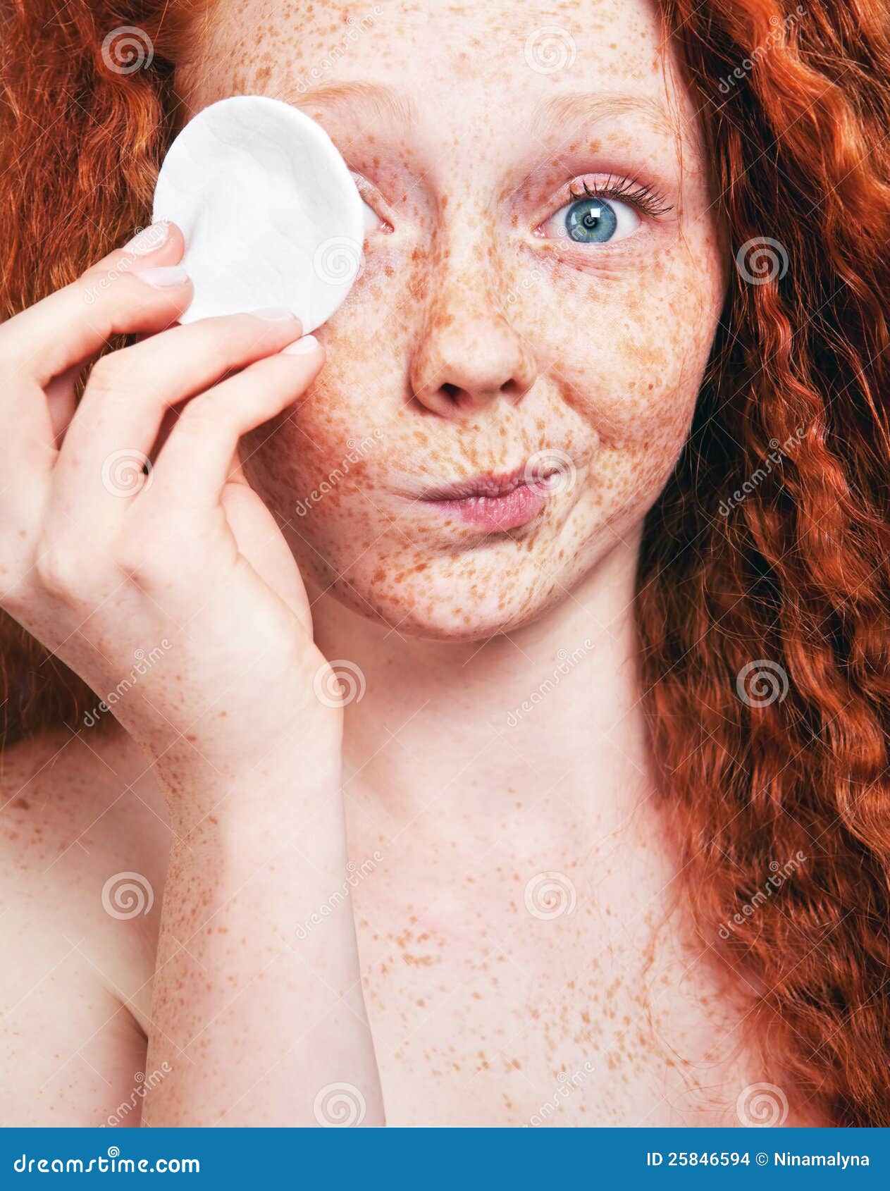 Belleza pecosa foto de archivo. Imagen de limpio, expresivo - 25846594