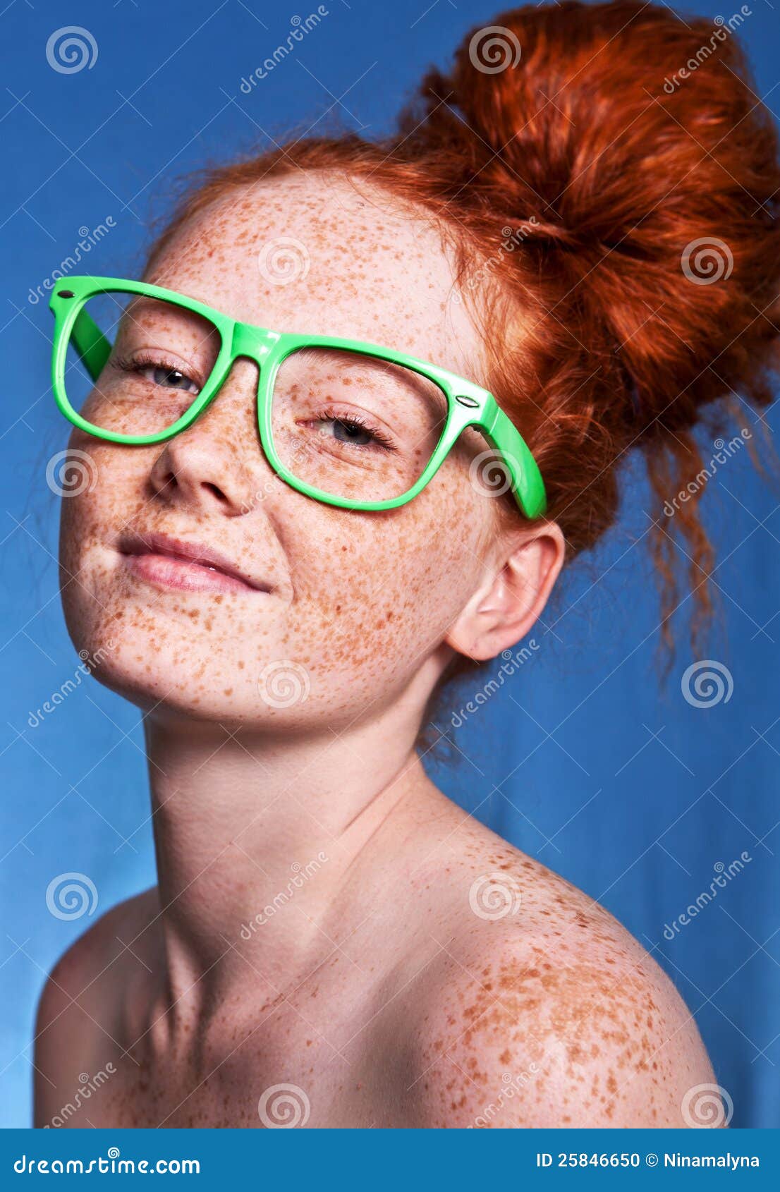 Belleza pecosa foto de archivo. Imagen de temerario, pista - 25846650