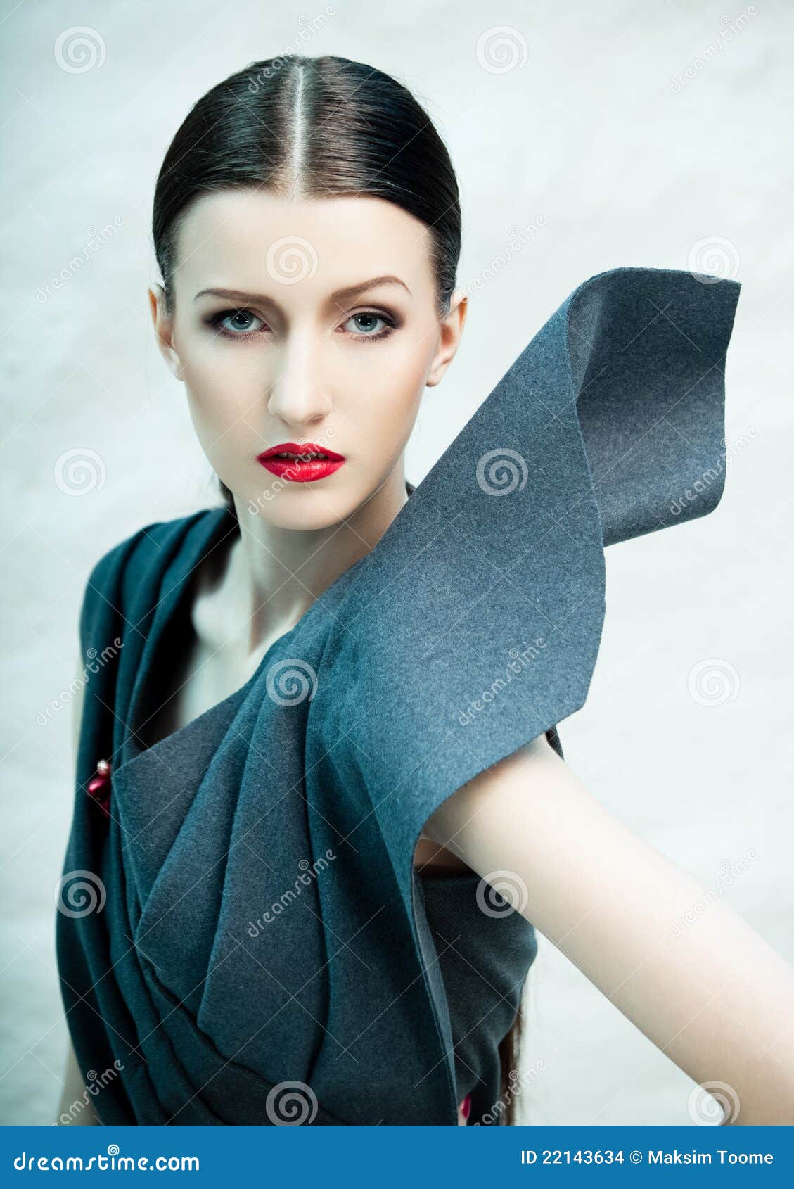 Bellezza alla moda fotografia stock. Immagine di bello - 22143634