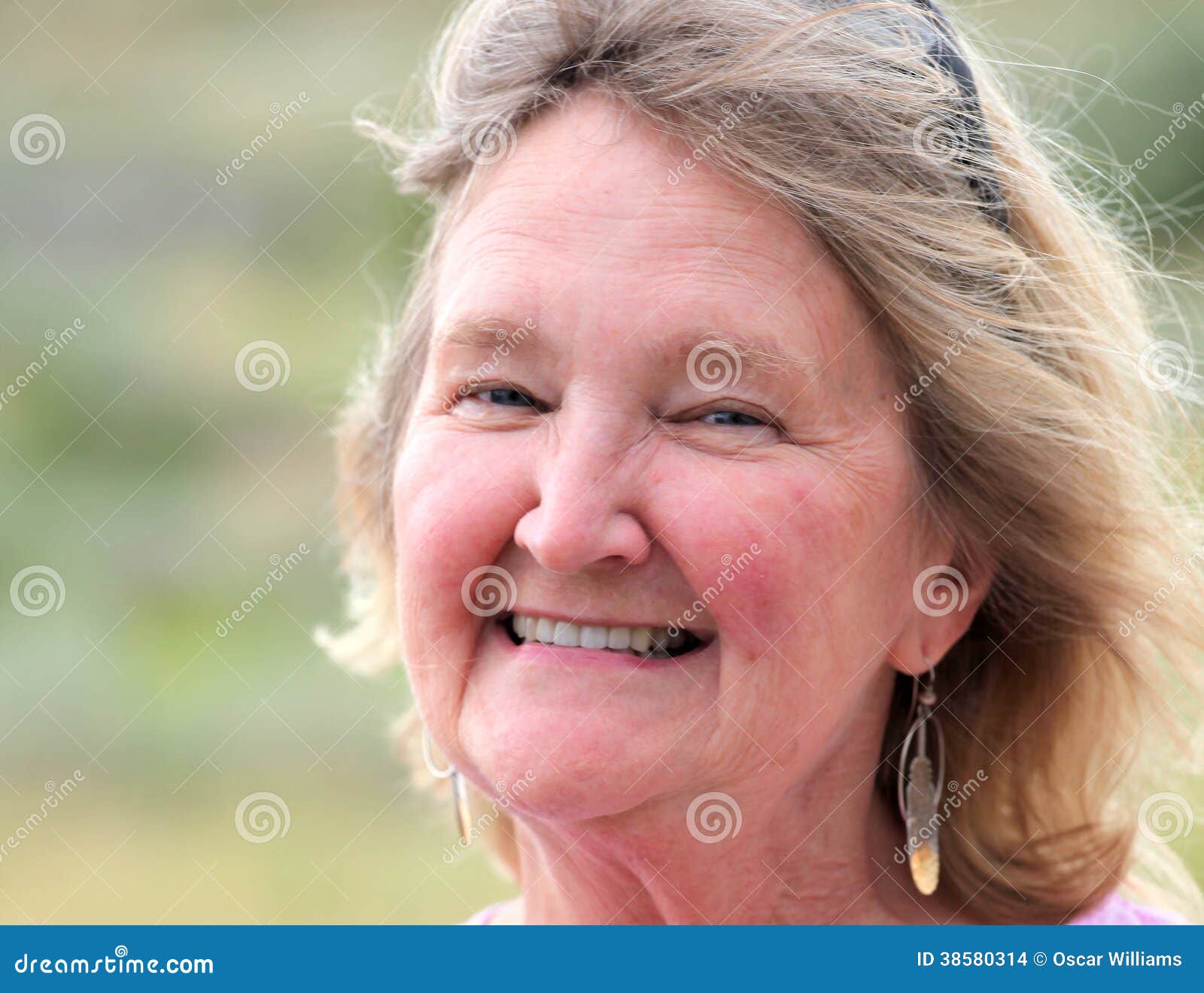 Bellezza femminile matura. fotografia stock. Immagine di svago - 38580314