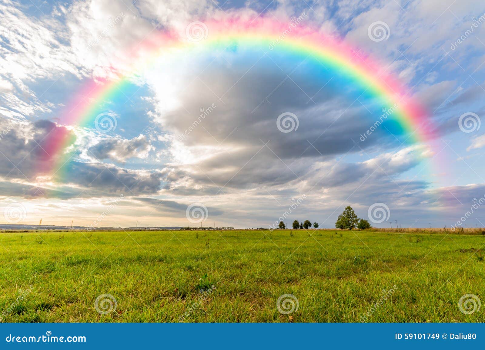 Bello arcobaleno nel cielo immagine stock. Immagine di creazione - 59101749