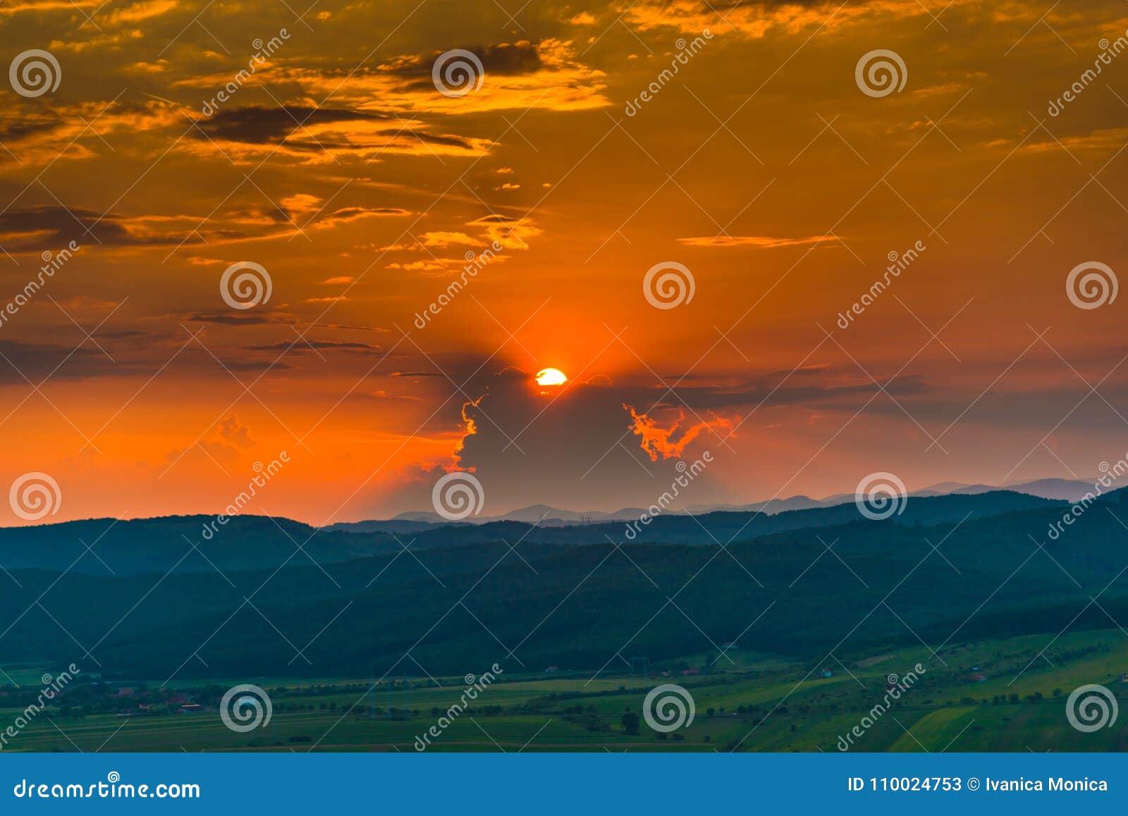 Bello cielo immagine stock. Immagine di paesaggio, mare - 110024753