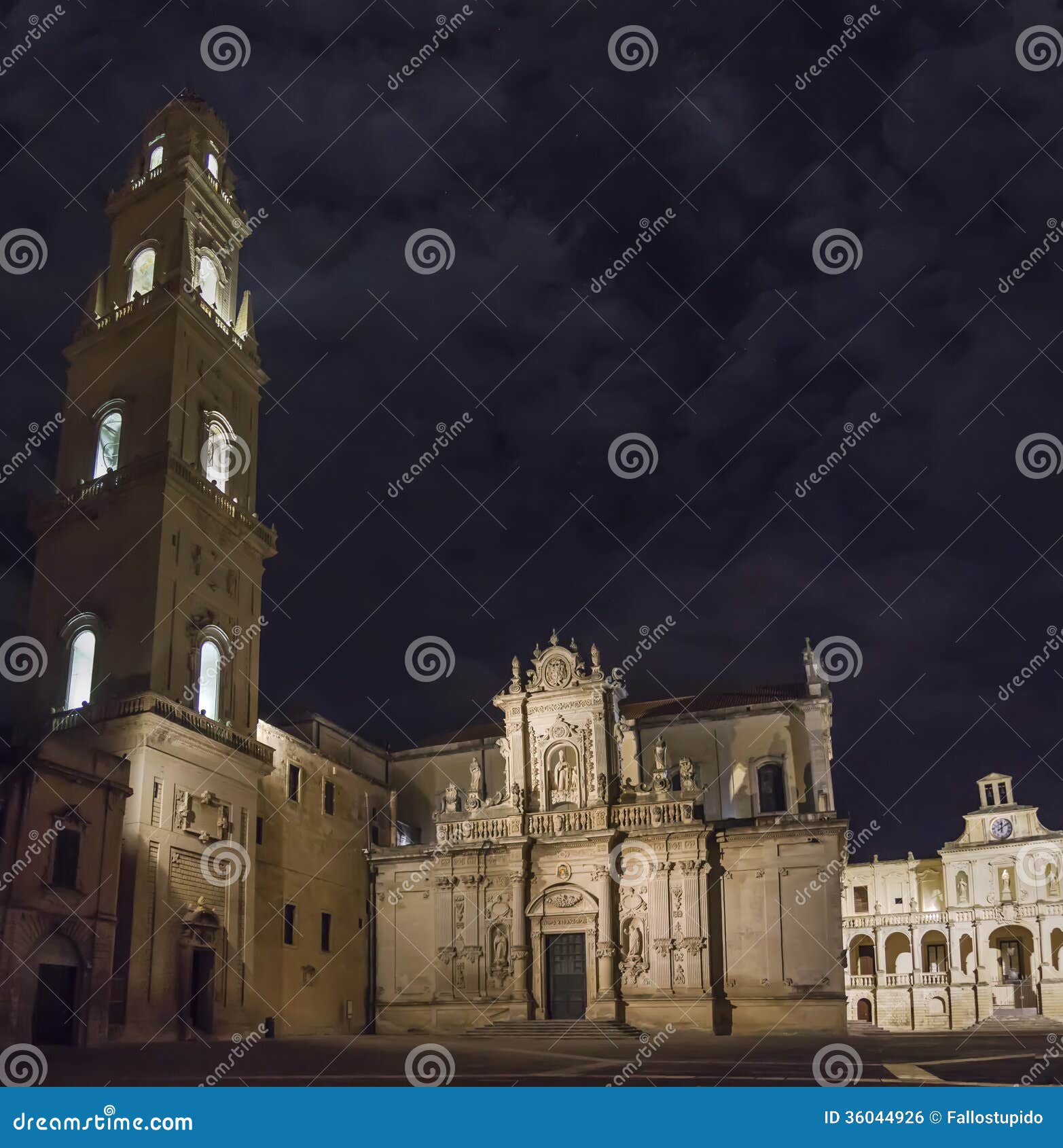 Bello Lecce Basilico Di Notte Fotografia Stock - Immagine di notte ...