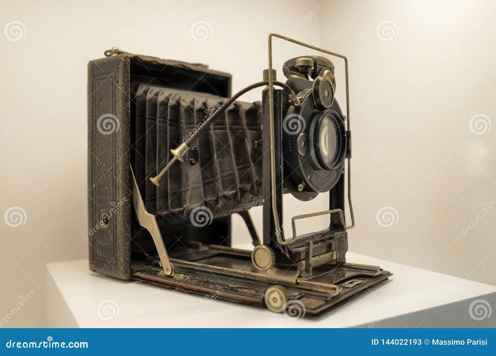A bellows camera editorial stock photo. Image of obsolete - 144022193
