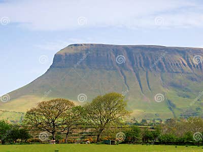 Benbulben stock image. Image of mountains, outdoors, travel - 5285419