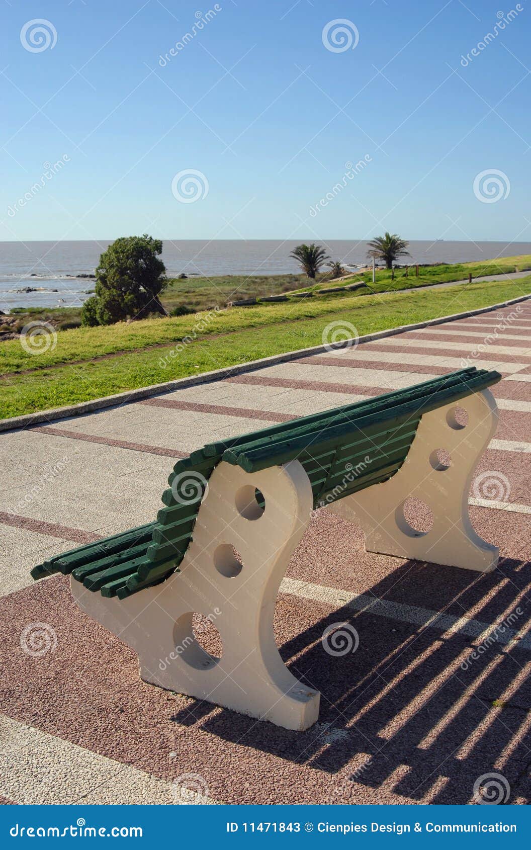 Bench facing the beach stock image. Image of waves, view - 11471843