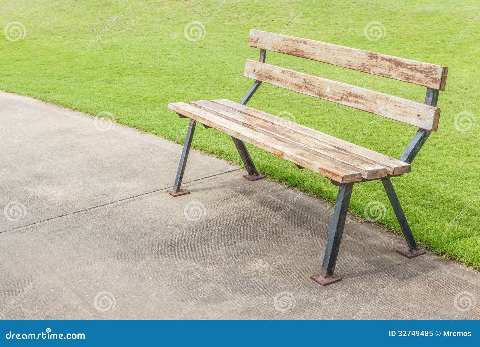 Bench in Golf Course stock image. Image of empty, parkbench - 32749485