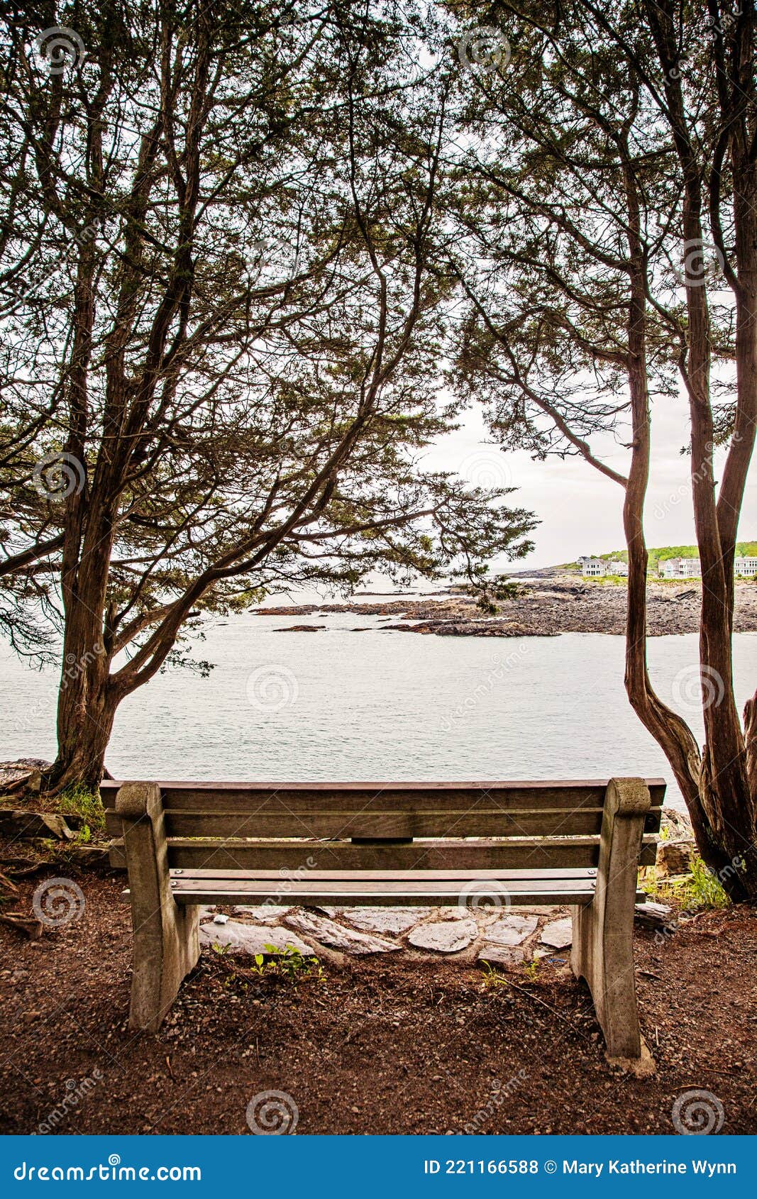 Bench on Marginal Way Path Along the Rocky Coast of Maine in Ogunquit ...