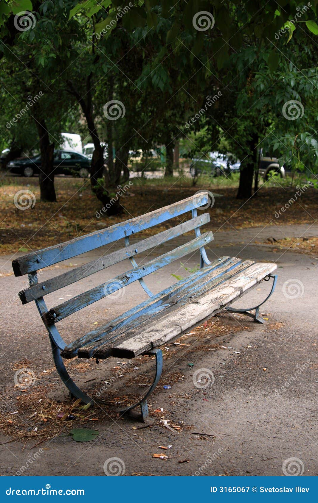 Bench in a small park stock image. Image of trees, park - 3165067