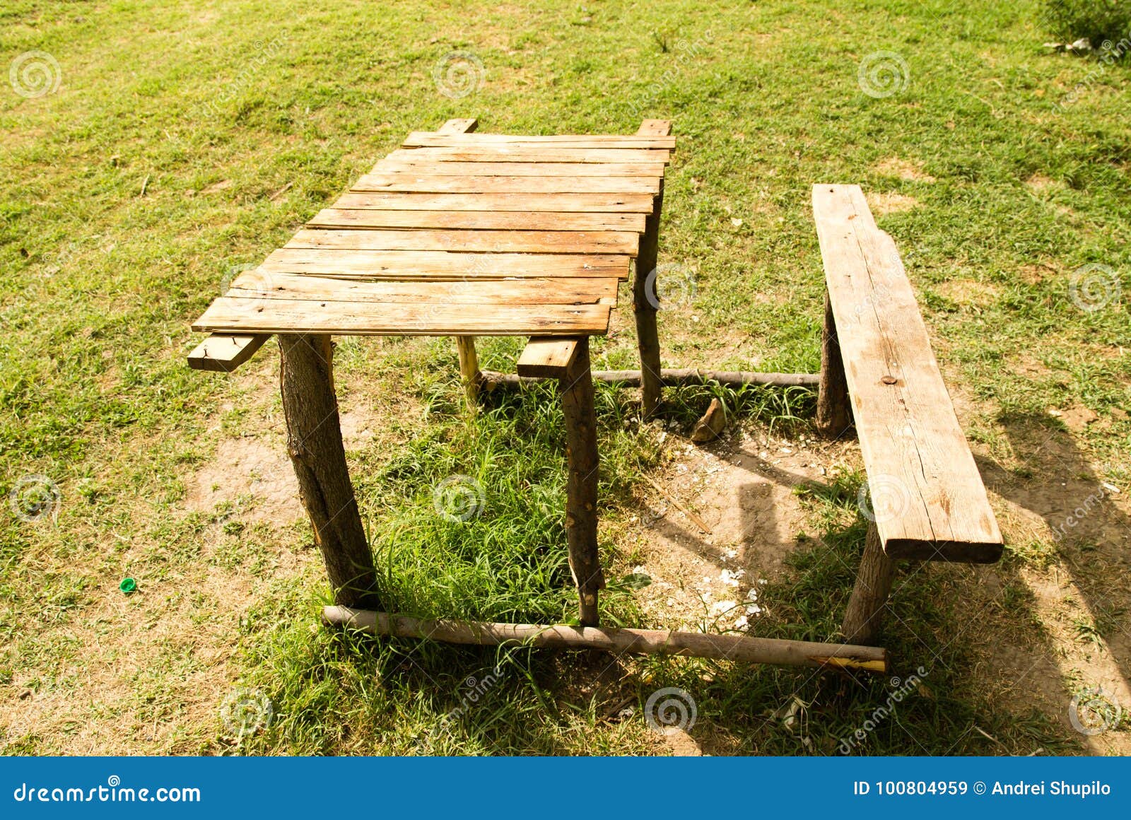 Bench with Table in the Park Stock Image - Image of fall, summer: 100804959