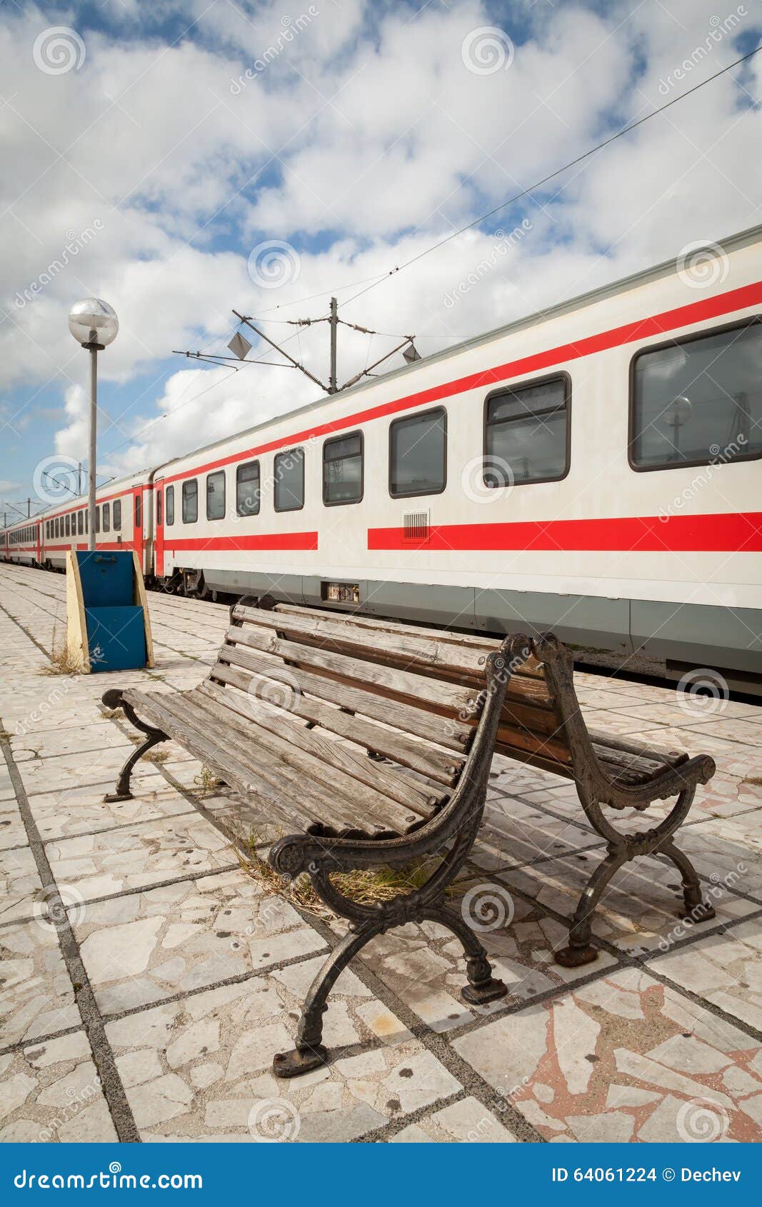 Bench Train Station Stock Photos - Download 1,648 Images