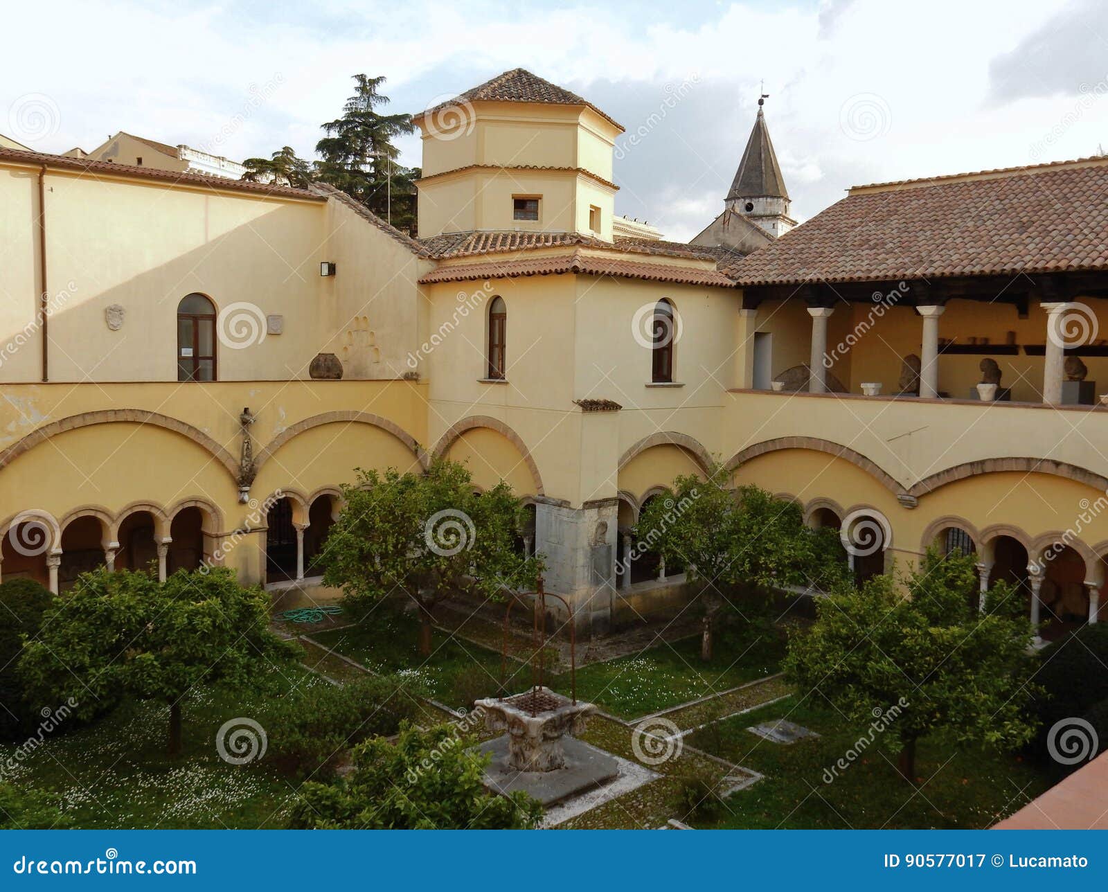 Benevento - Convento E Chiesa Del San Sophia Fotografia Editoriale ...