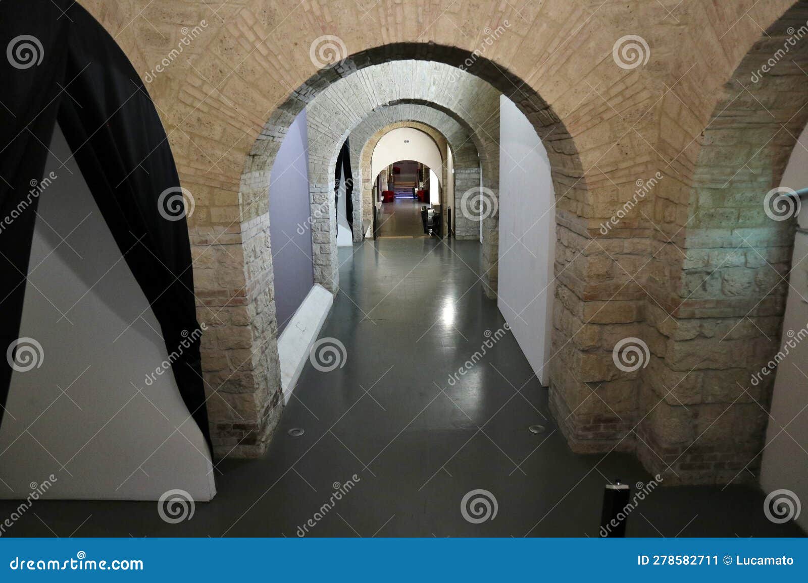 Benevento - Interno Del Museo Arcos Editorial Photo - Image of arcos ...