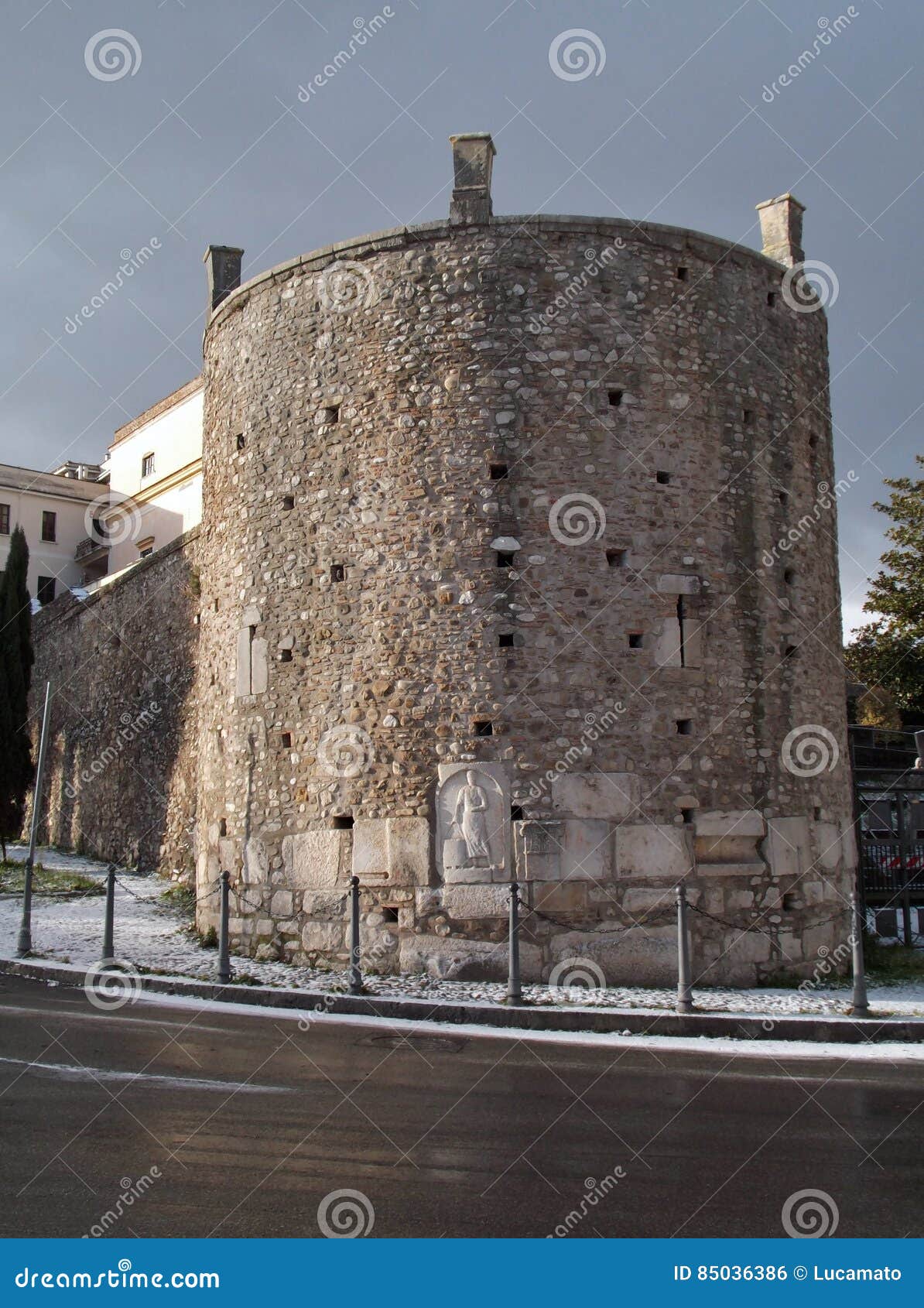 Benevento - Torre De Simone Mit Schnee Redaktionelles Foto - Bild von ...