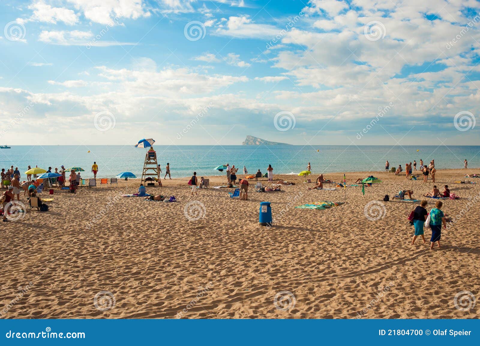 Benidorm beach and island editorial image. Image of enjoy - 21804700