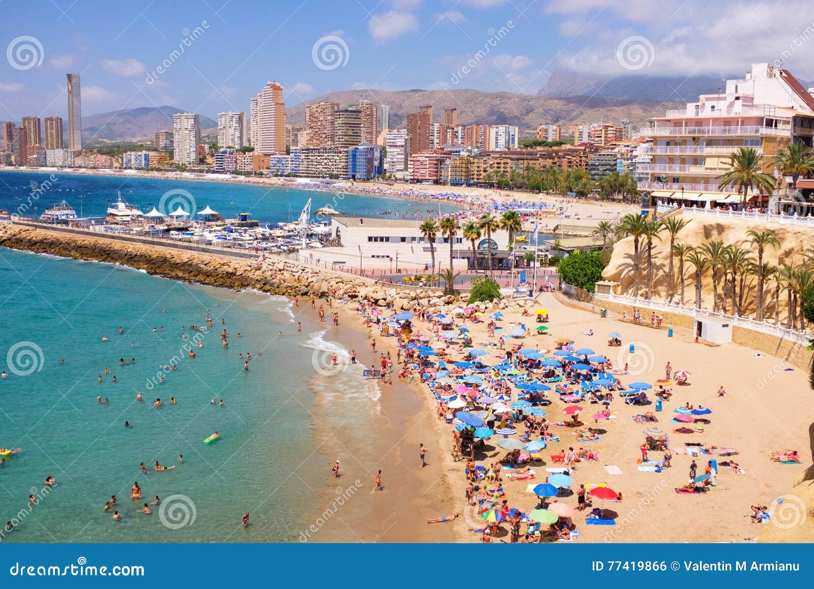 Benidorm Spanien redaktionell bild. Bild av liggande - 77419866