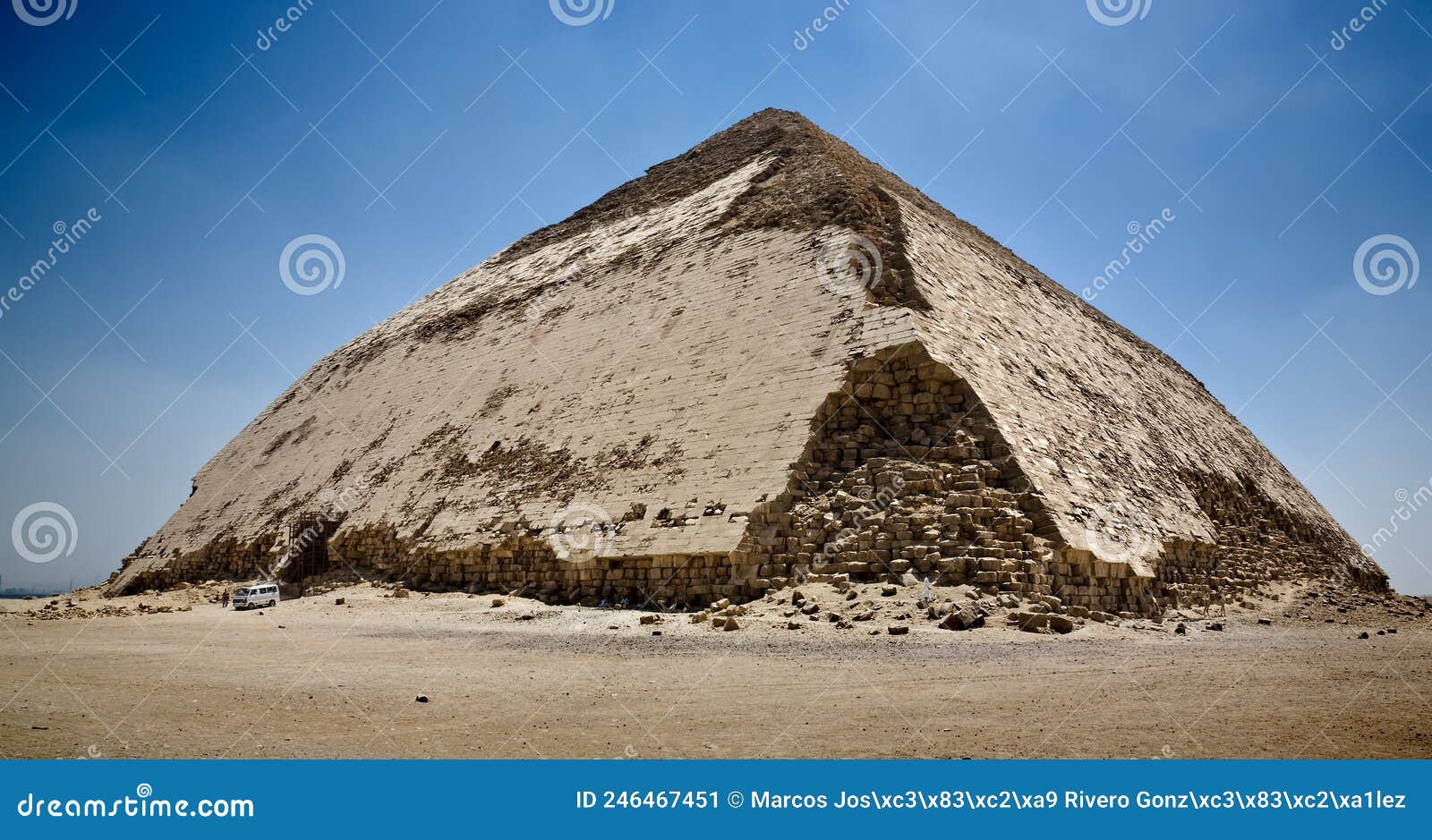 Rhomboid Pyramid Royalty-Free Stock Photo | CartoonDealer.com #86583777