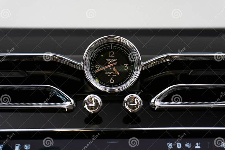 Bentley Bentayga Dashboard Analog Clock Editorial Stock Image - Image ...
