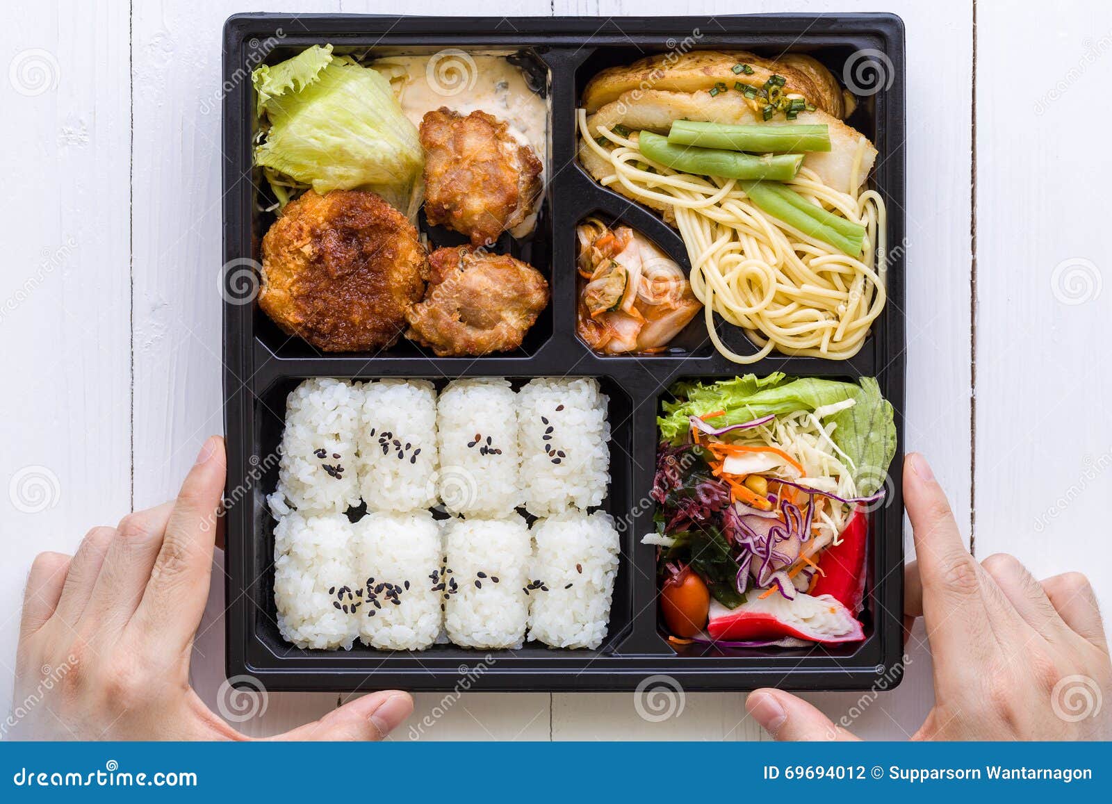 Bento Box, comida japonesa foto de archivo. Imagen de conjunto - 69694012