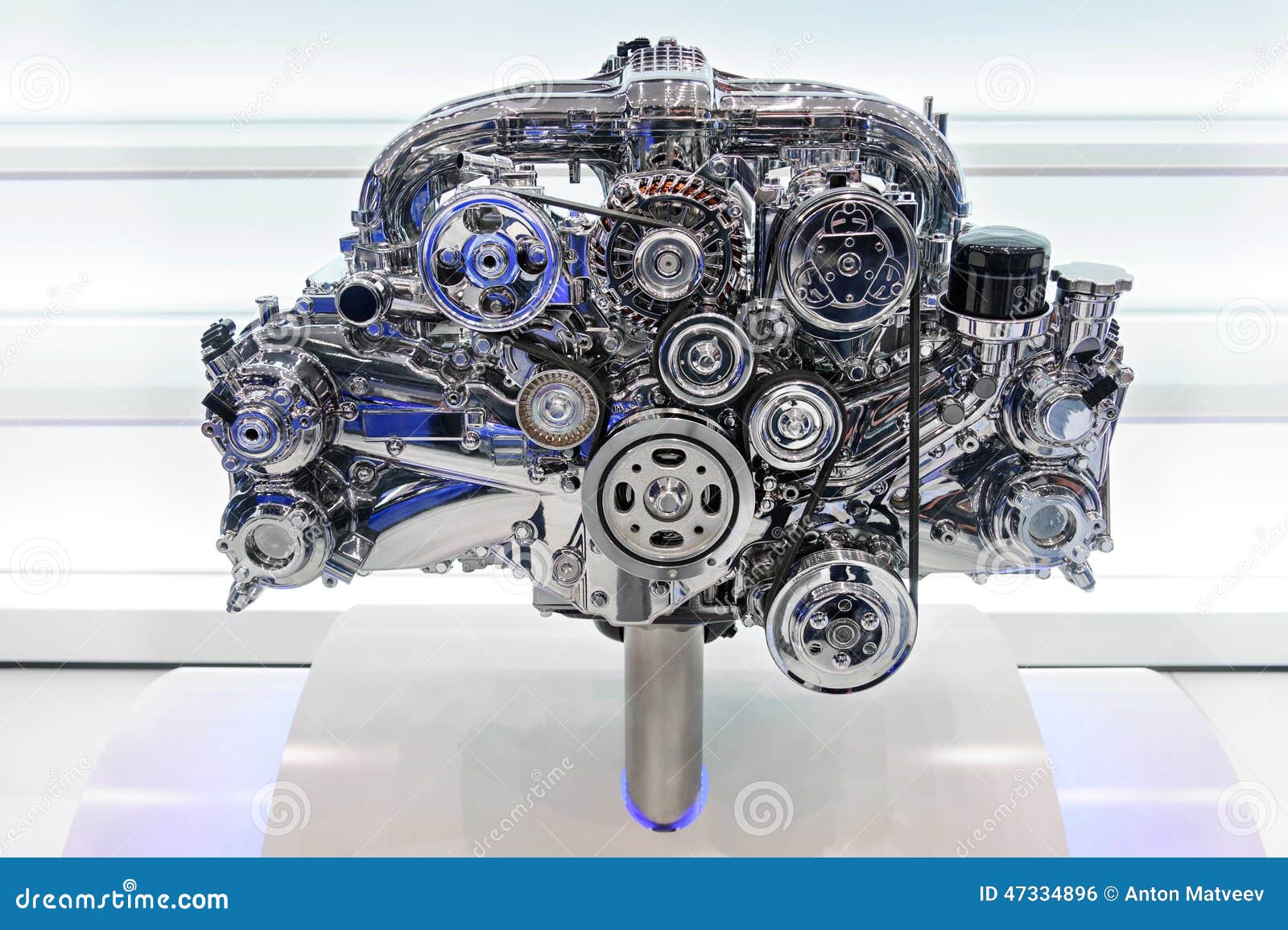 Benzin Getankter Kraftfahrzeugmotor Stockfoto - Bild von industriell ...