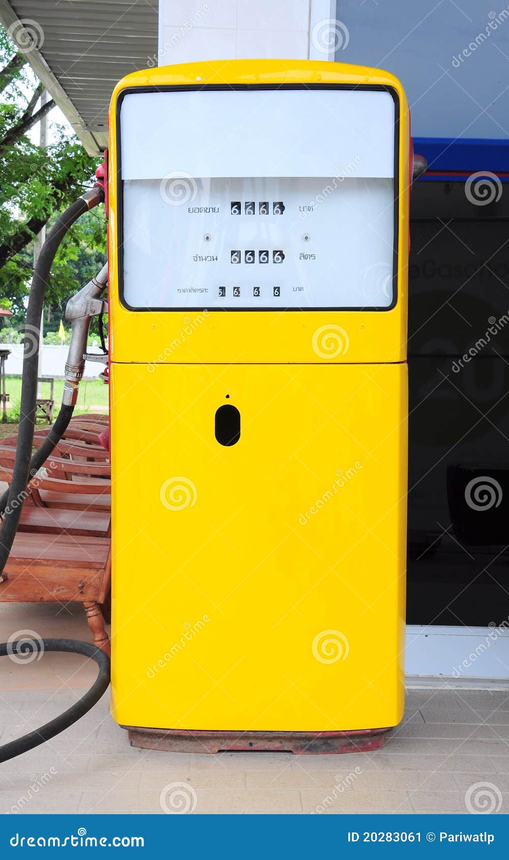 Benzinepomp stock afbeelding. Image of pijp, geld, economie - 20283061