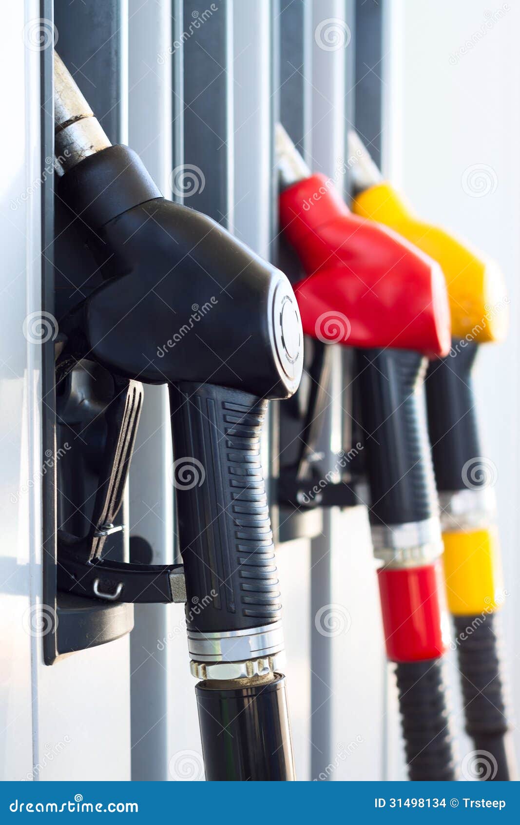 Benzinepompen in Een Benzinestation Stock Foto - Image of aardolie ...