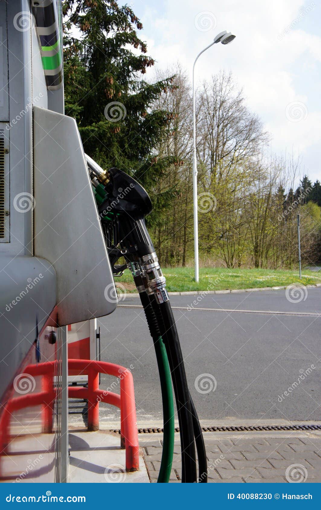 Benzinestation stock foto. Image of chemisch, pijp, olie - 40088230