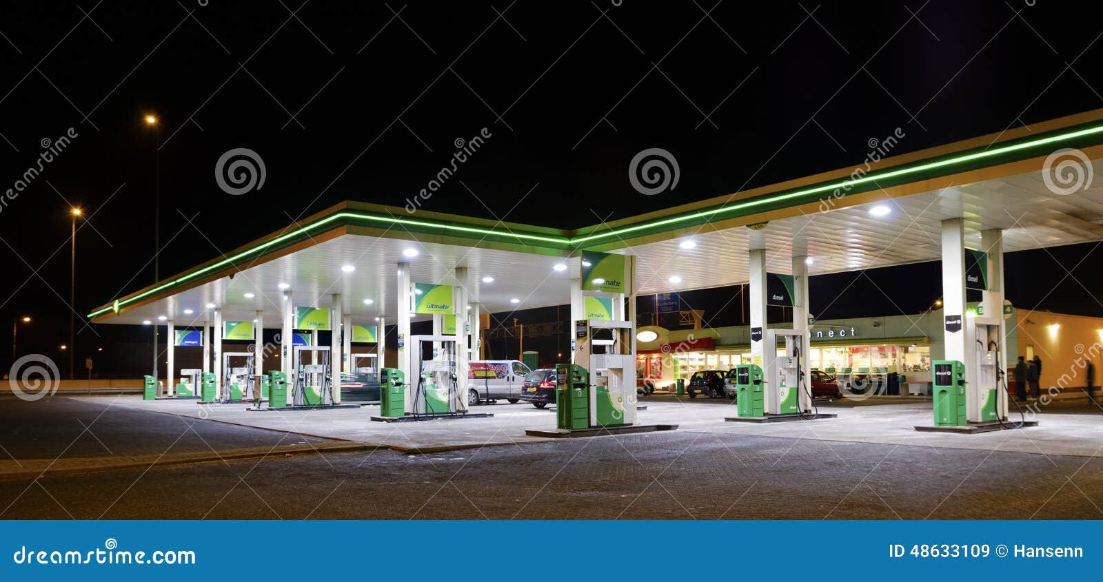 Benzinestation bij nacht redactionele stock afbeelding. Image of euro ...