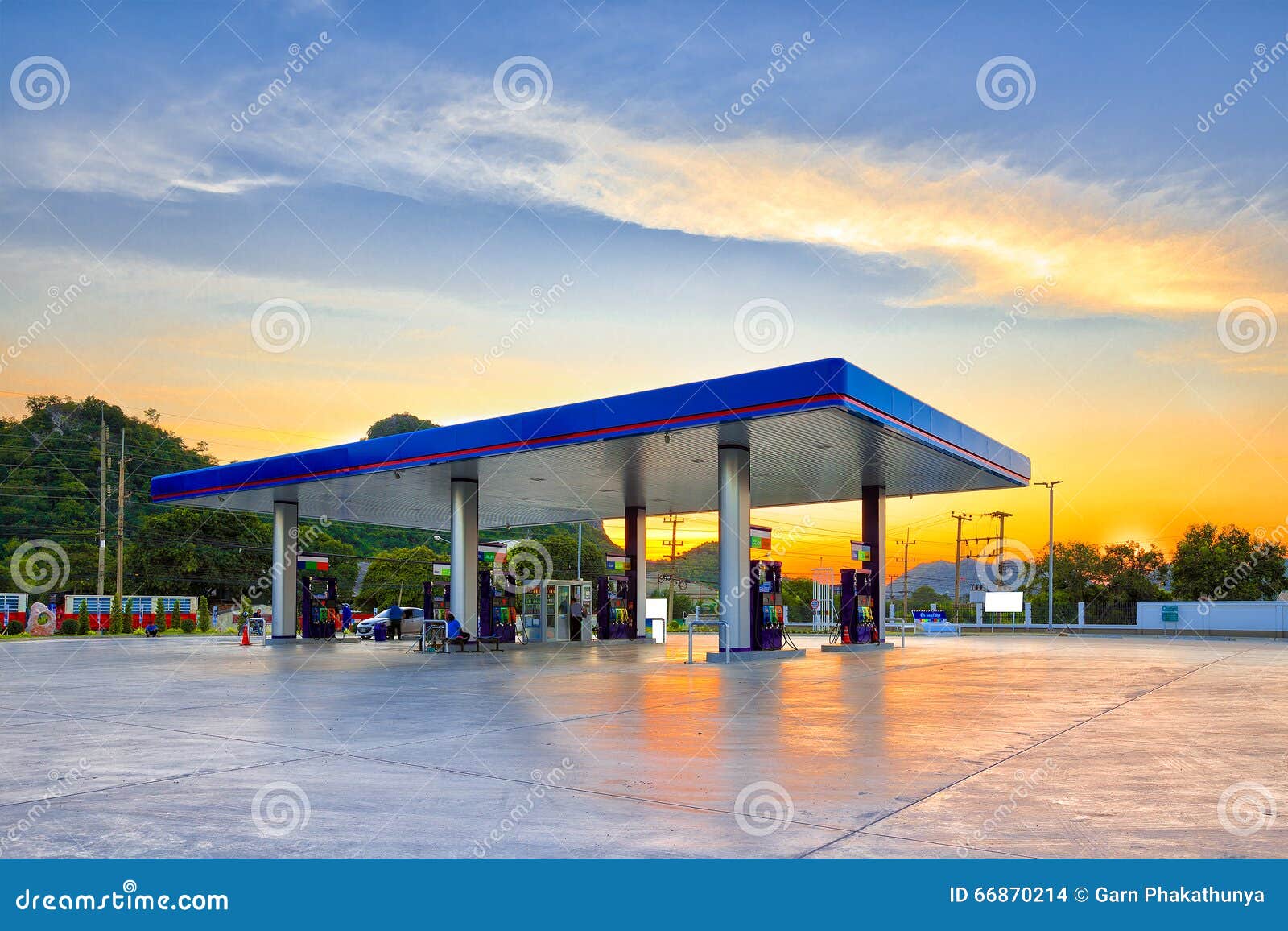 Benzinestation Bij Zonsondergang Stock Foto - Image of nederland ...