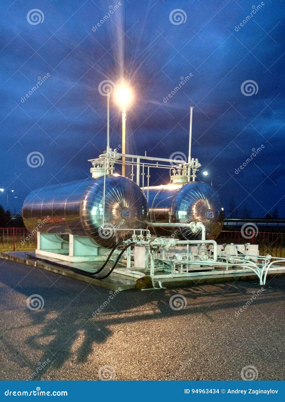 Benzinestation Op De Kant Van De Weg in Rusland Stock Foto - Image of ...