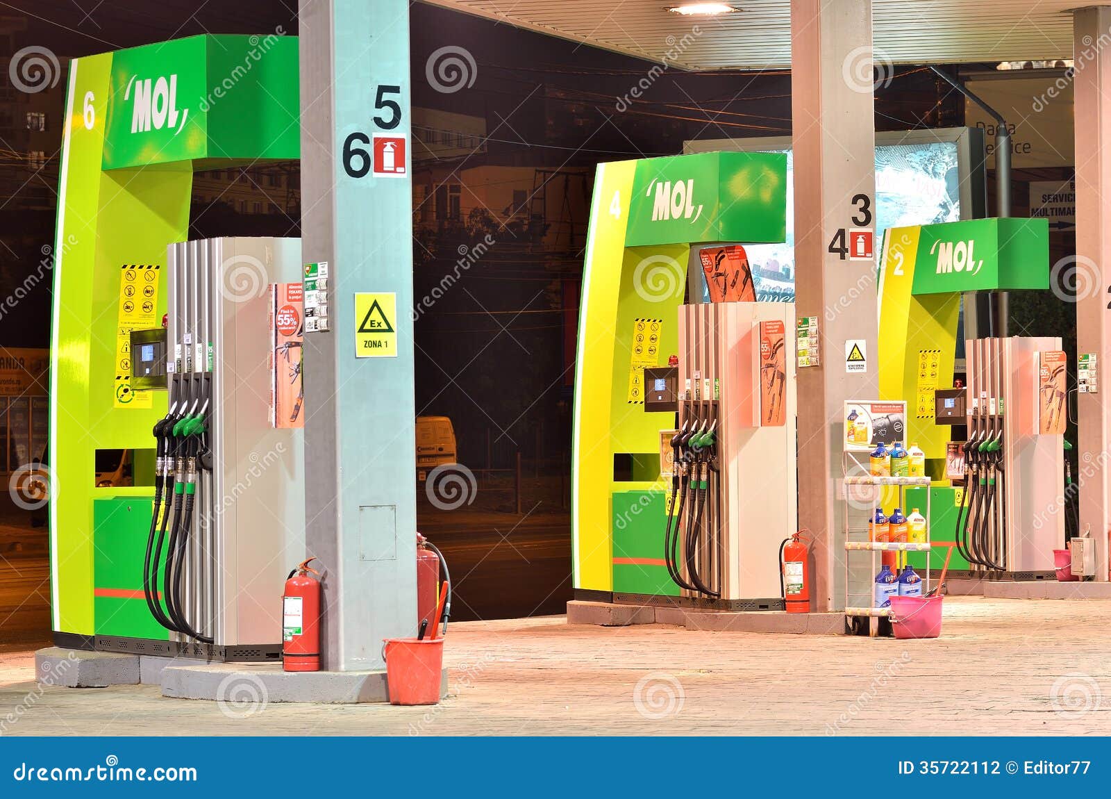 Benzinestationdetails redactionele fotografie. Image of industrie ...