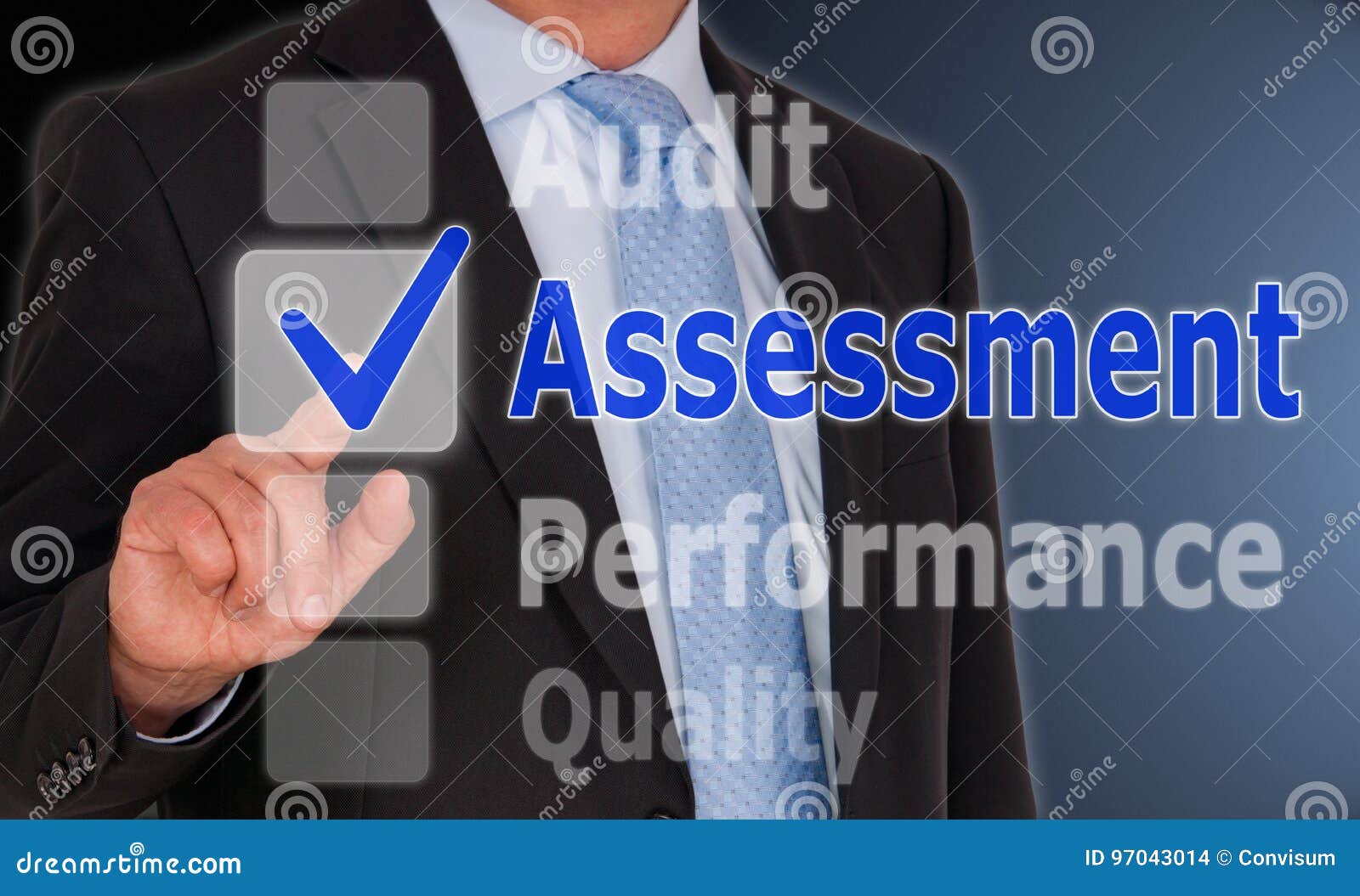 Beoordeling - Manager Met Touchscreen En Tekst Stock Foto - Image of ...