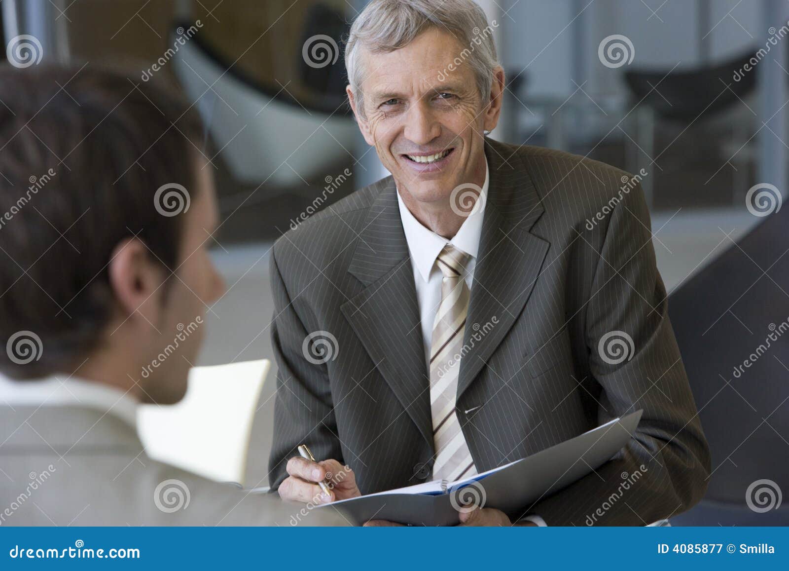 Berater, Der Mit Einem Klienten Spricht Stockbild - Bild von berater ...