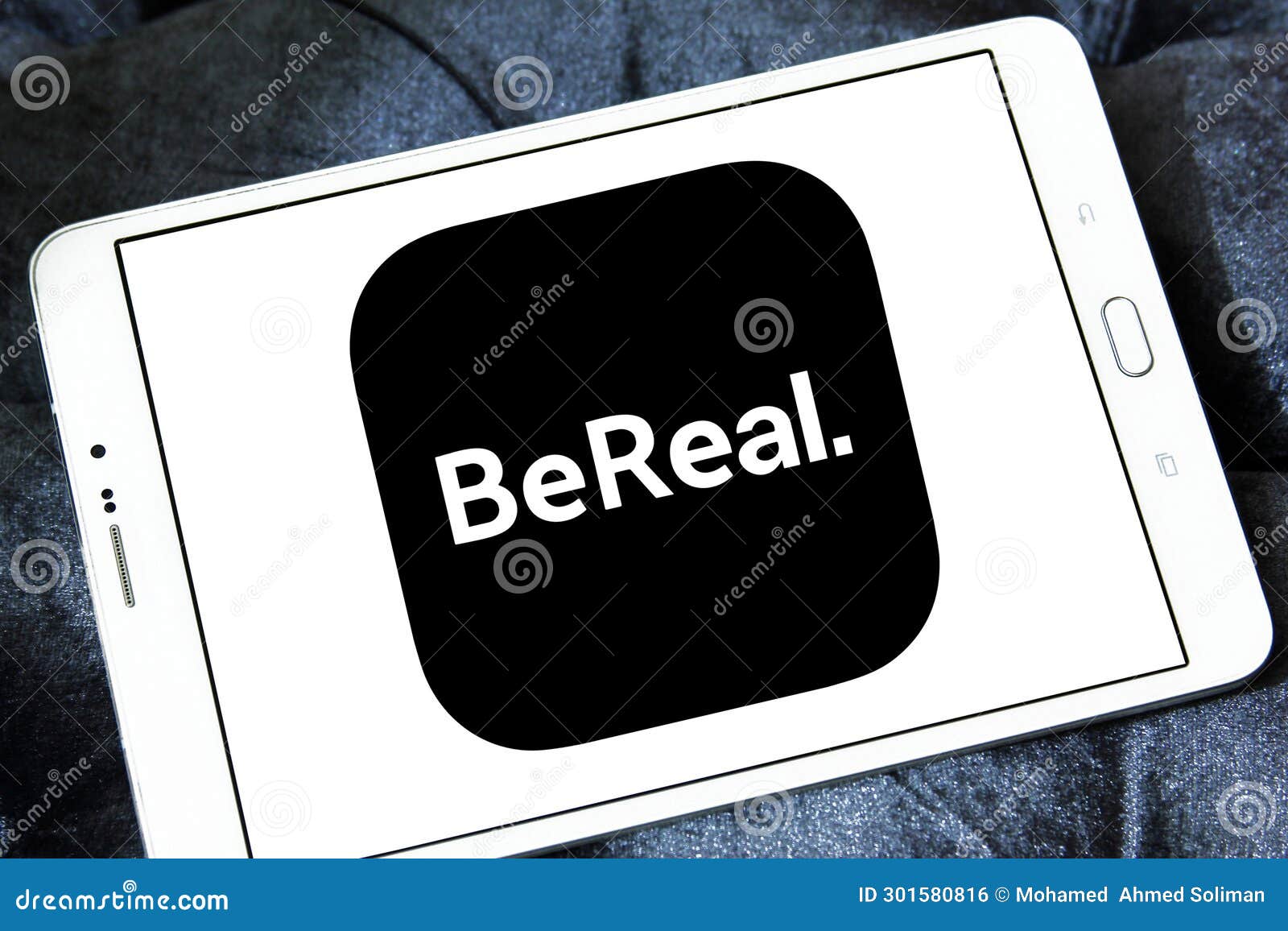 BeReal social media app editorial photo. Image of reels - 301580816