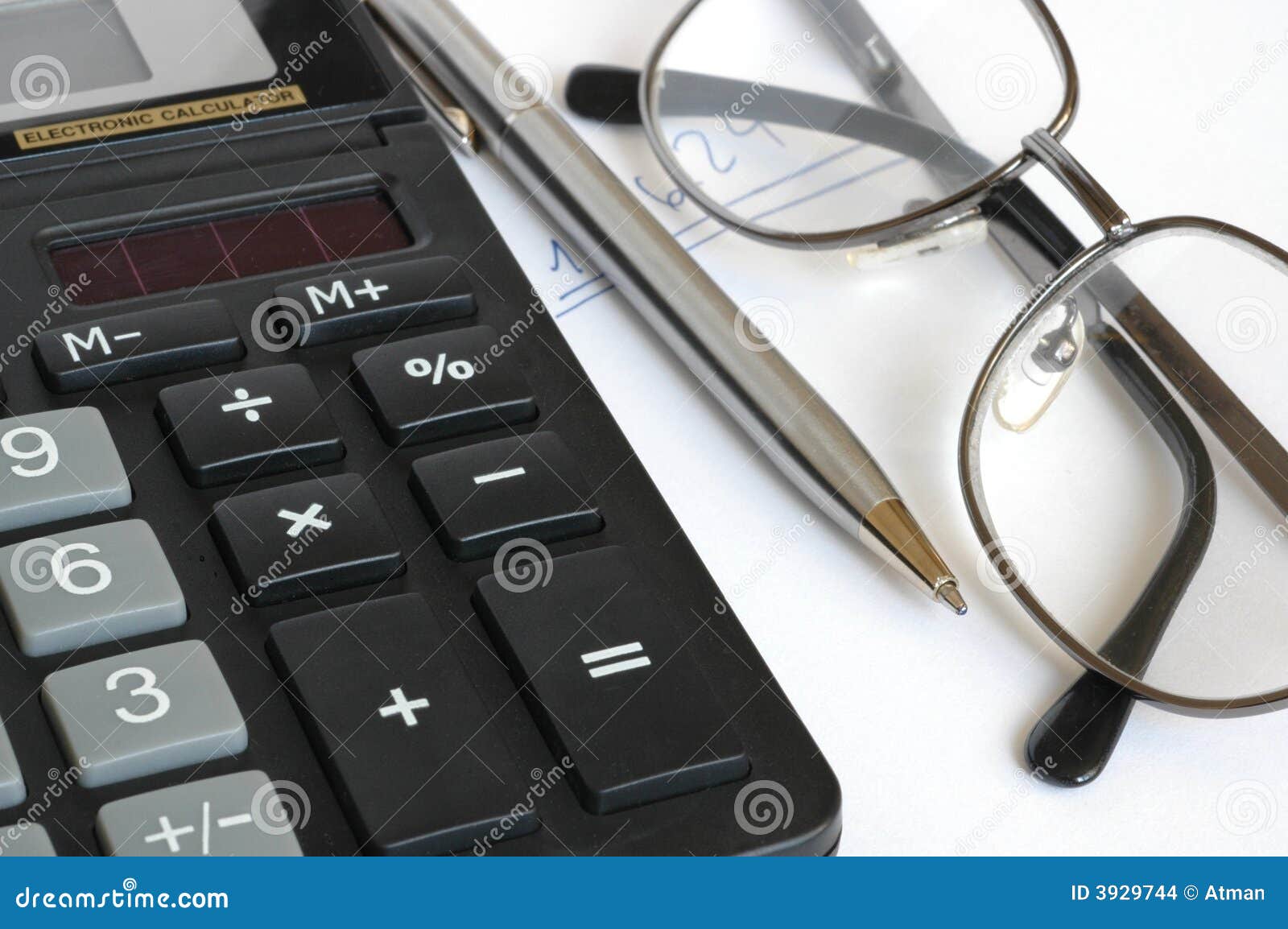 Berekeningen stock foto. Image of cijfers, zaken, resultaat - 3929744