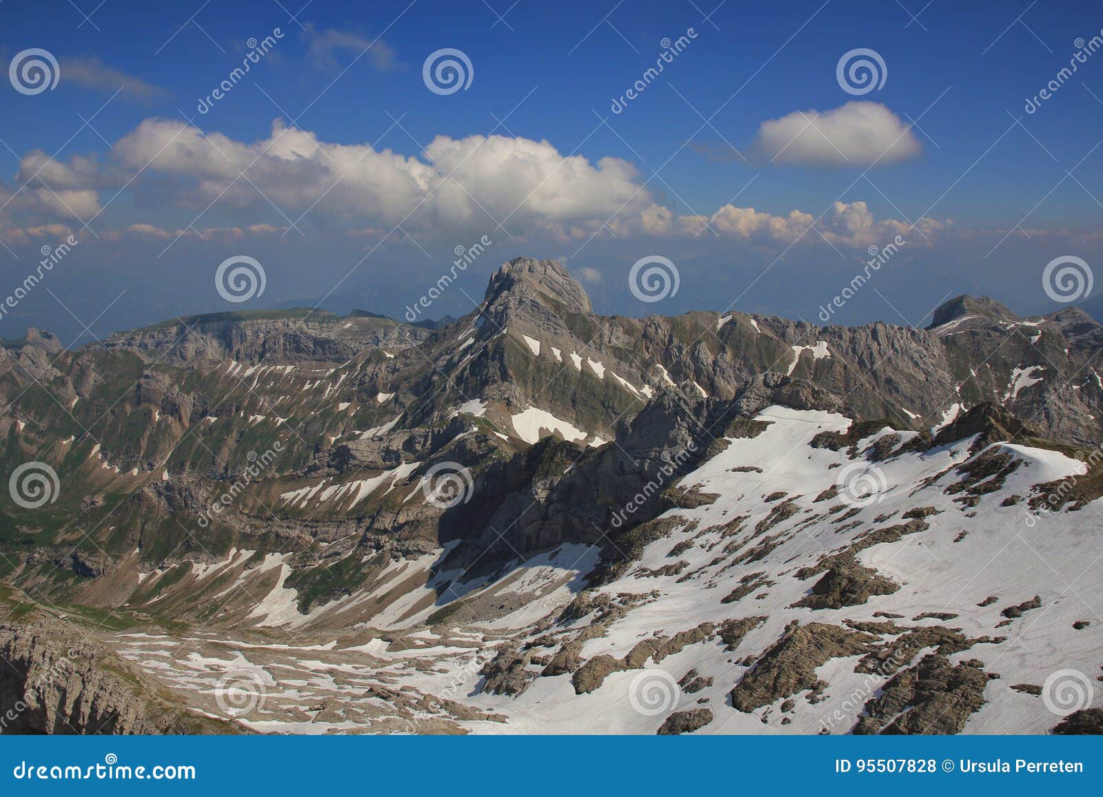 Berg Altmann Im Frühsommer Ansicht Vom Berg Santis Stockfoto - Bild von ...